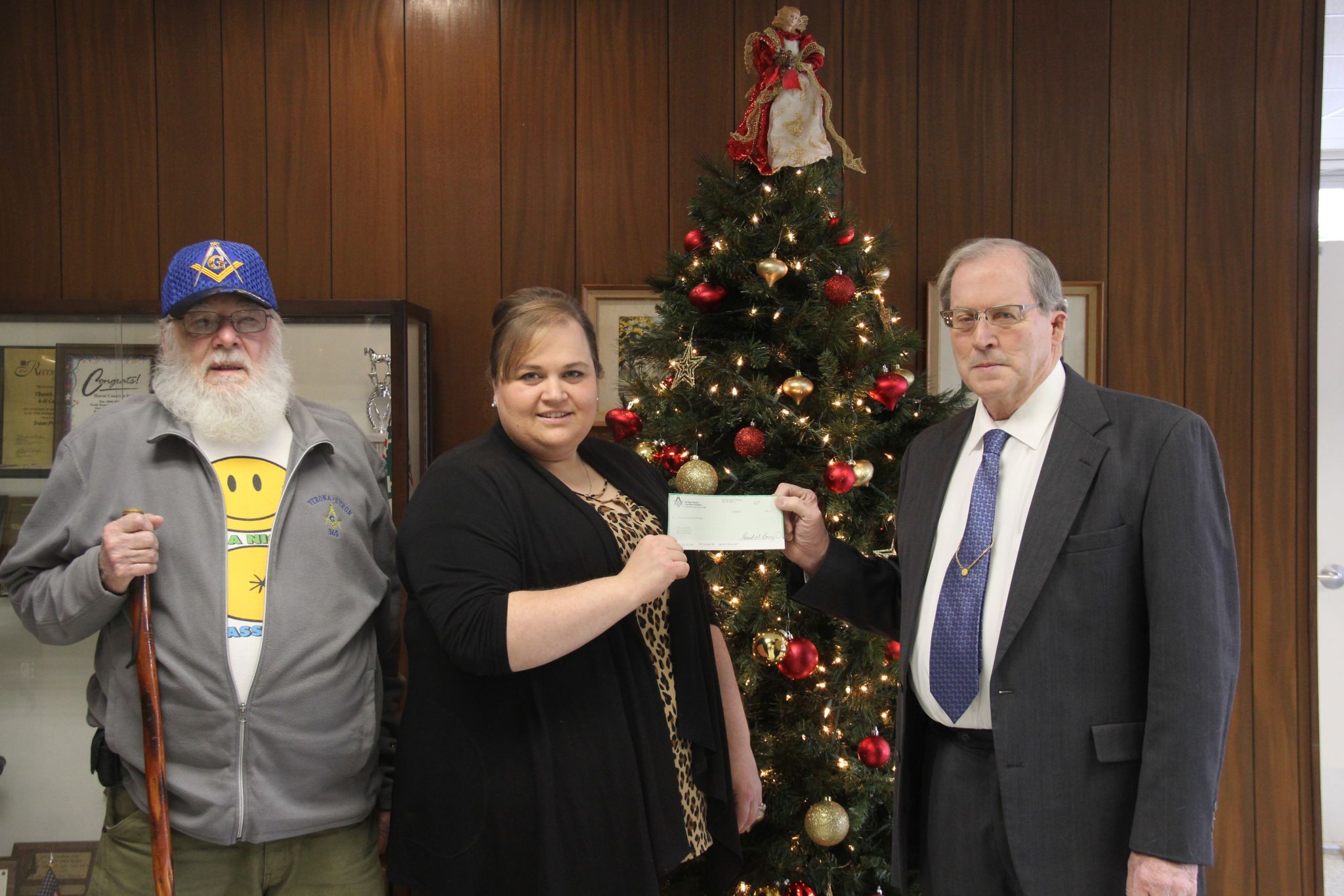 Local Masonic Lodge makes holiday donations