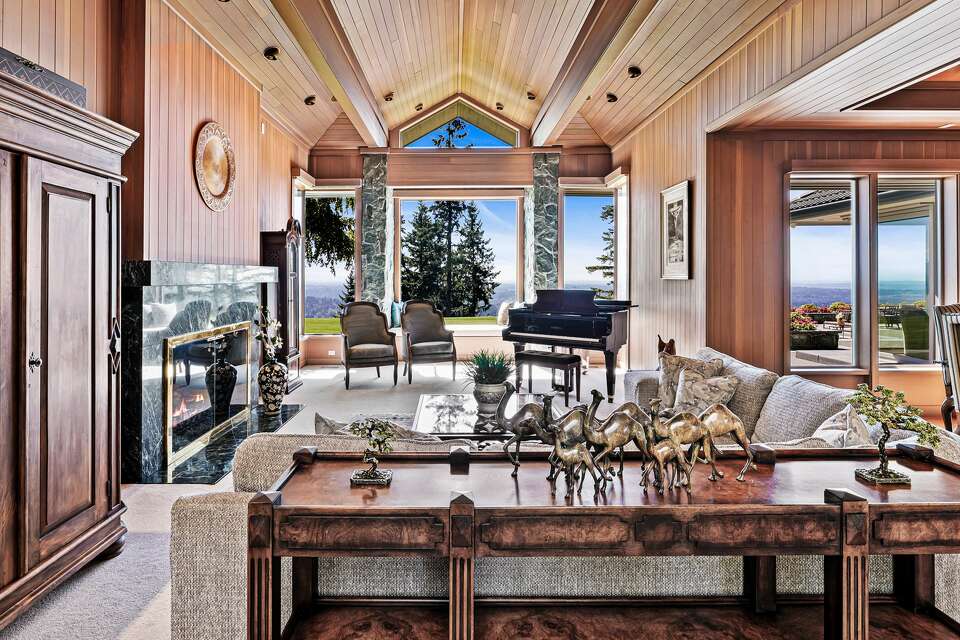 Palatial $8.8M Ralph Anderson estate in Issaquah, Washington appears ...