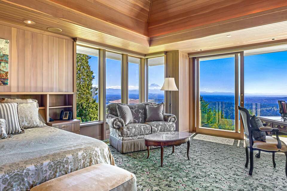 Palatial $8.8M Ralph Anderson estate in Issaquah, Washington appears ...