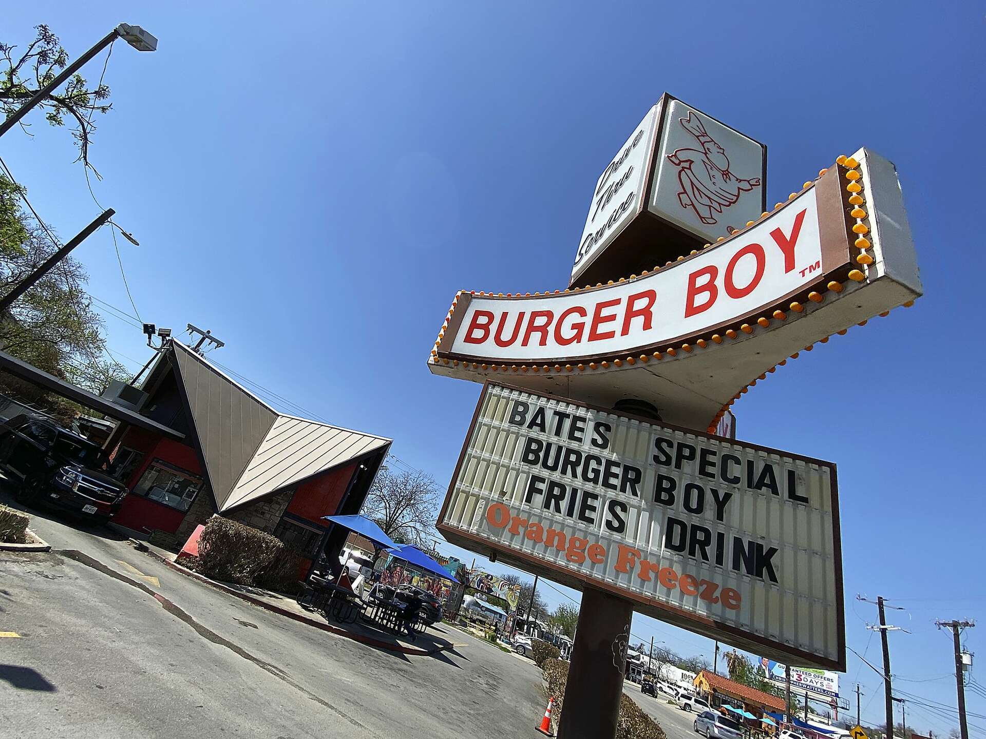 SAFD: Burger Boy on St. Mary's damaged in kitchen fire