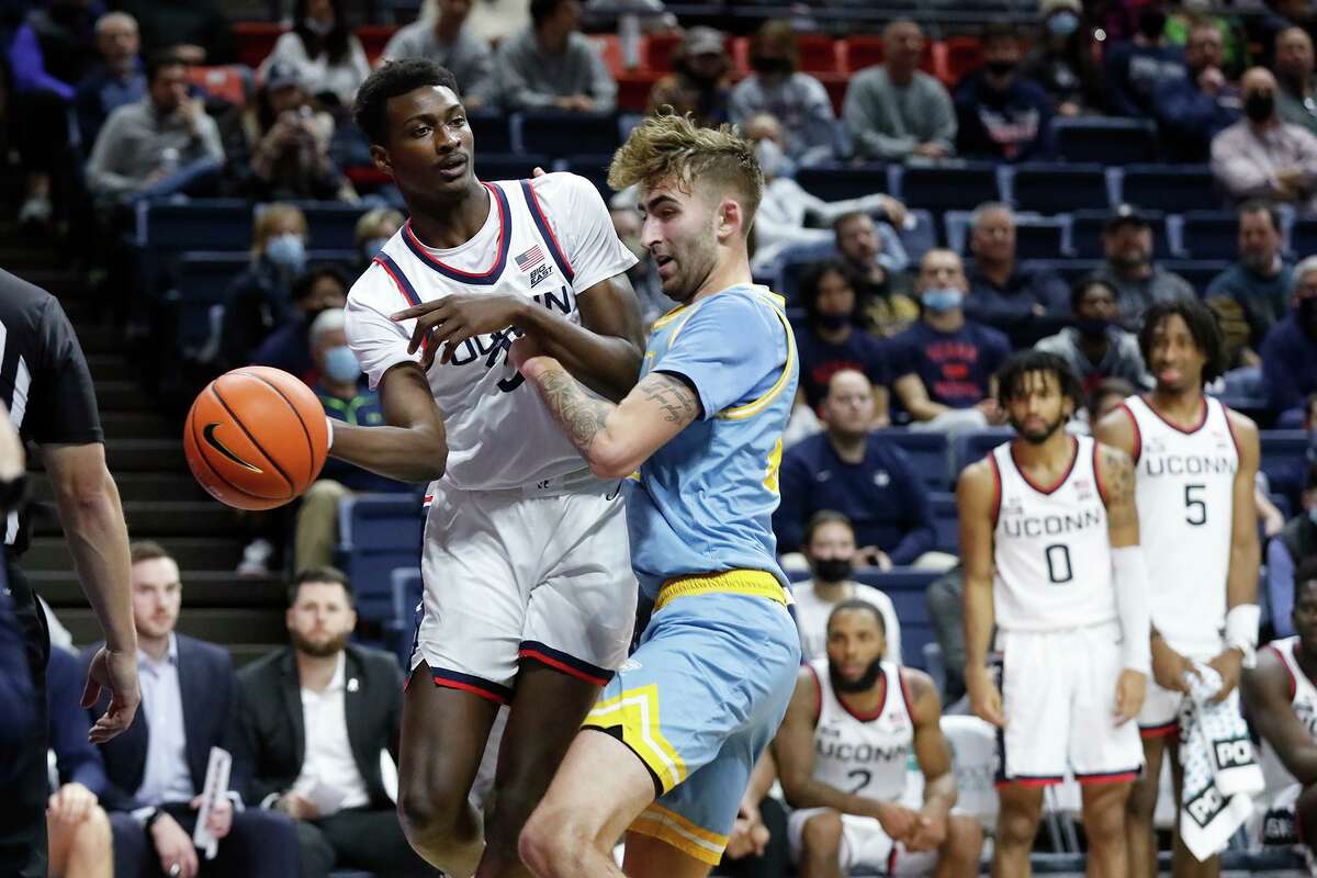 UConn men's basketball's Samson Johnson key to Huskies rotation