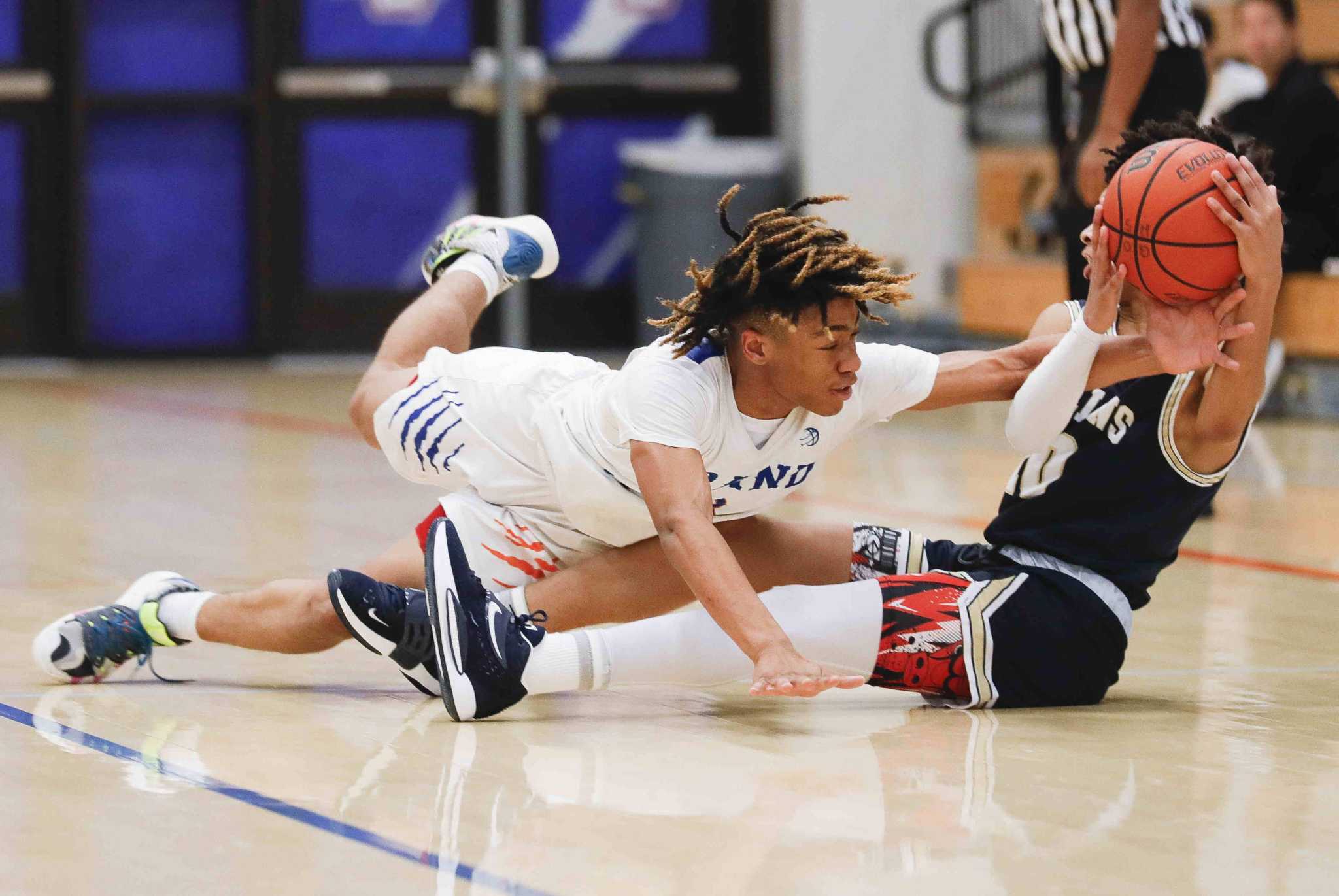 Klein Collins tops host Grand Oaks in Silver Bracket title game
