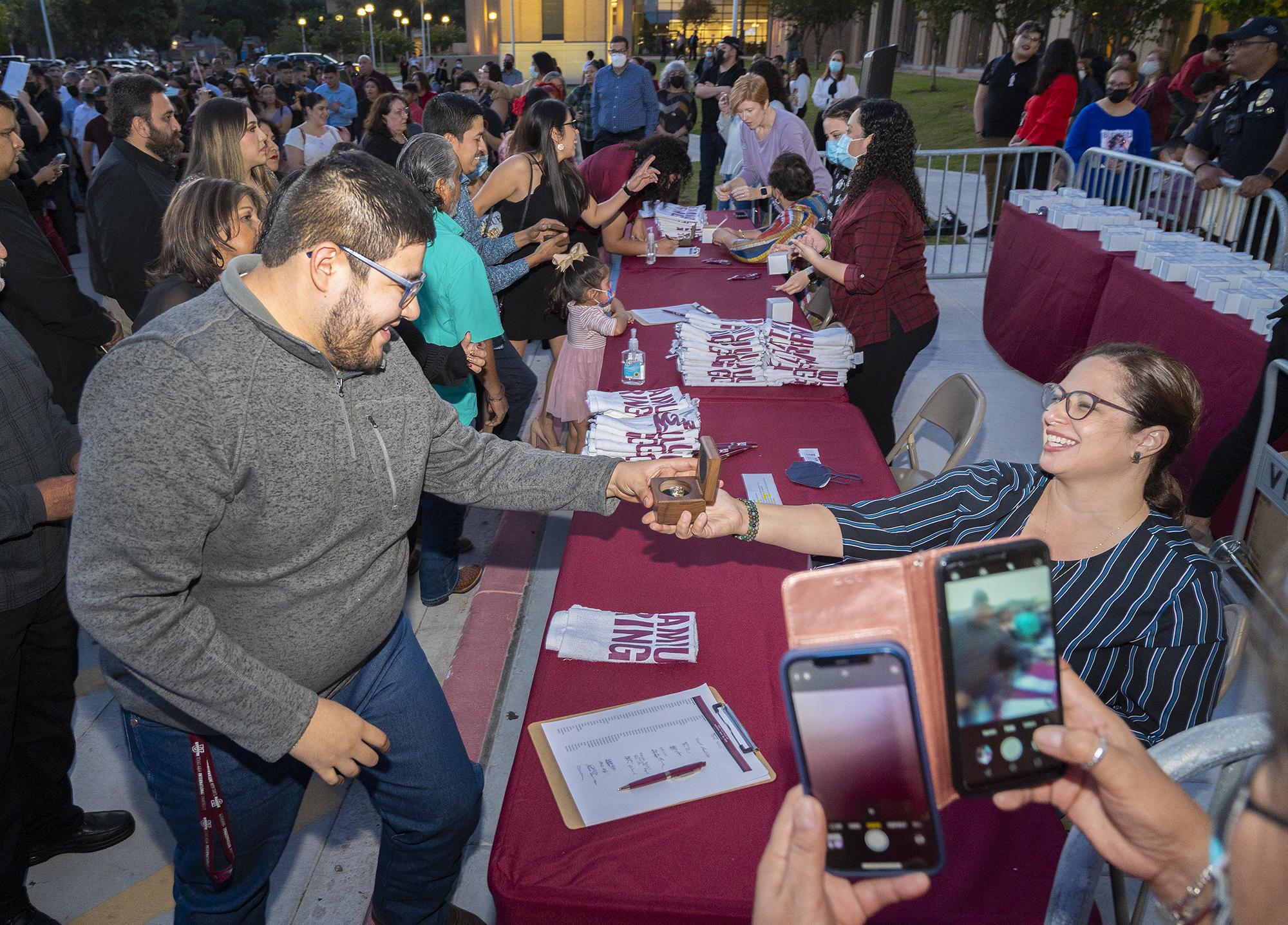 TAMIU grads celebrate Ring Day