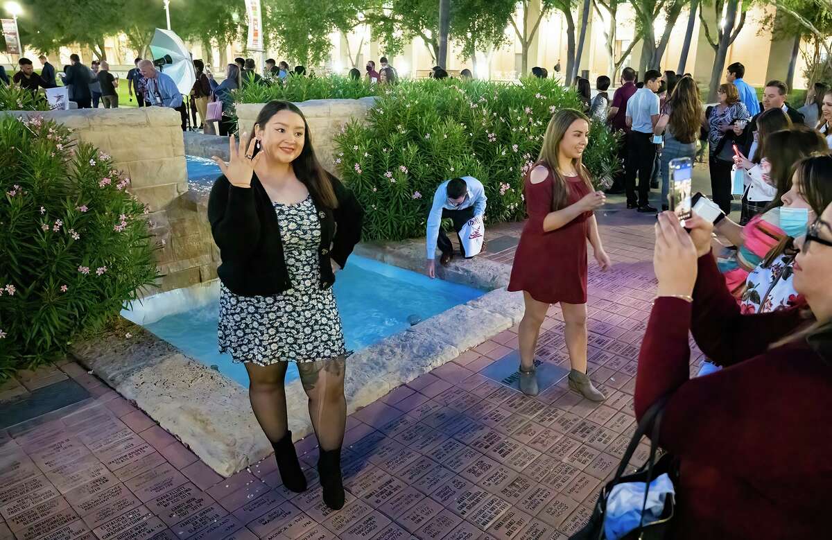 TAMIU grads celebrate Ring Day