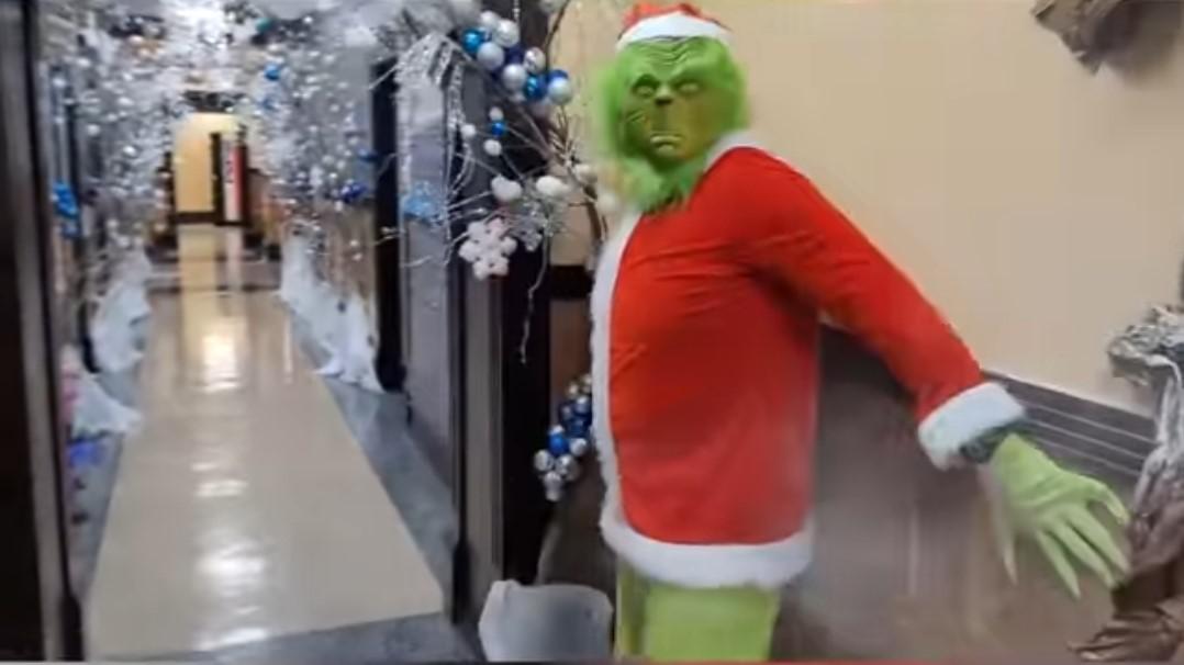 ‘The Grinch’ removes decorations after ‘complaint of décor in hallway’