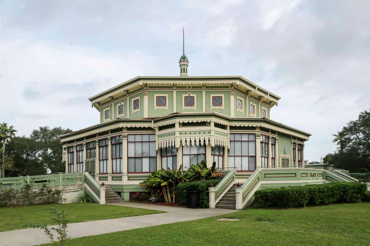 'Harry Potter Church' invites the public to Hogwarts Christmas Village ...