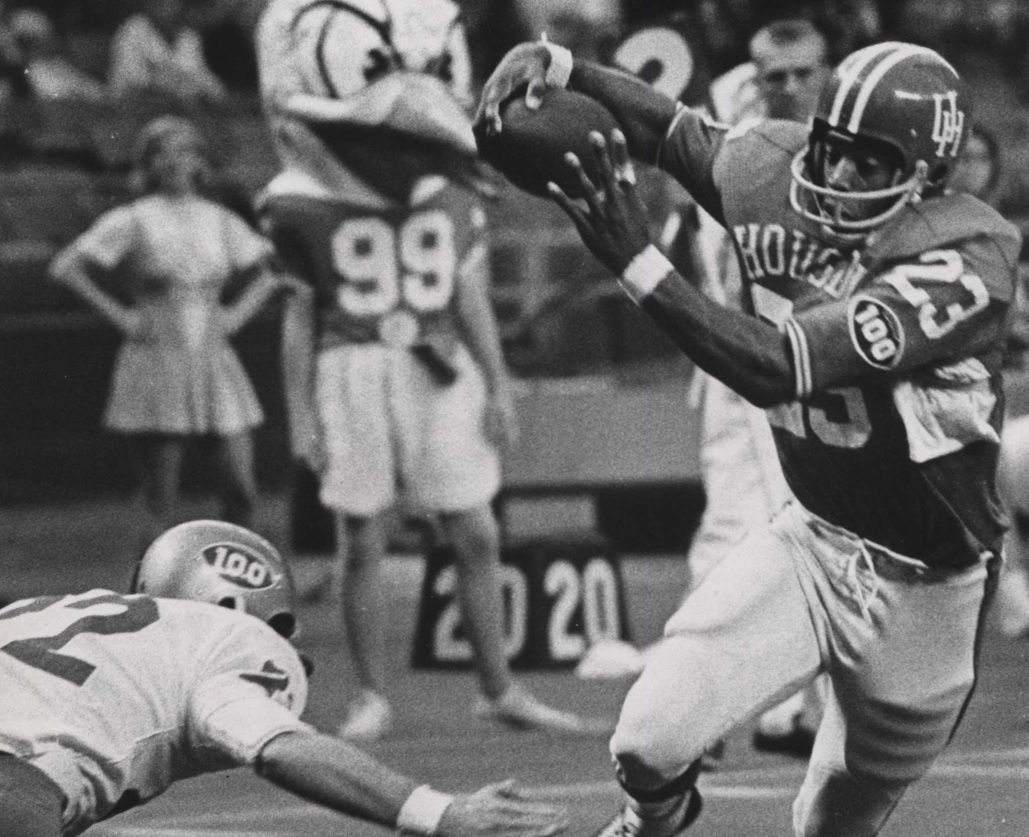 Induction into College Football Hall of Fame gives Elmo Wright cause to dance again