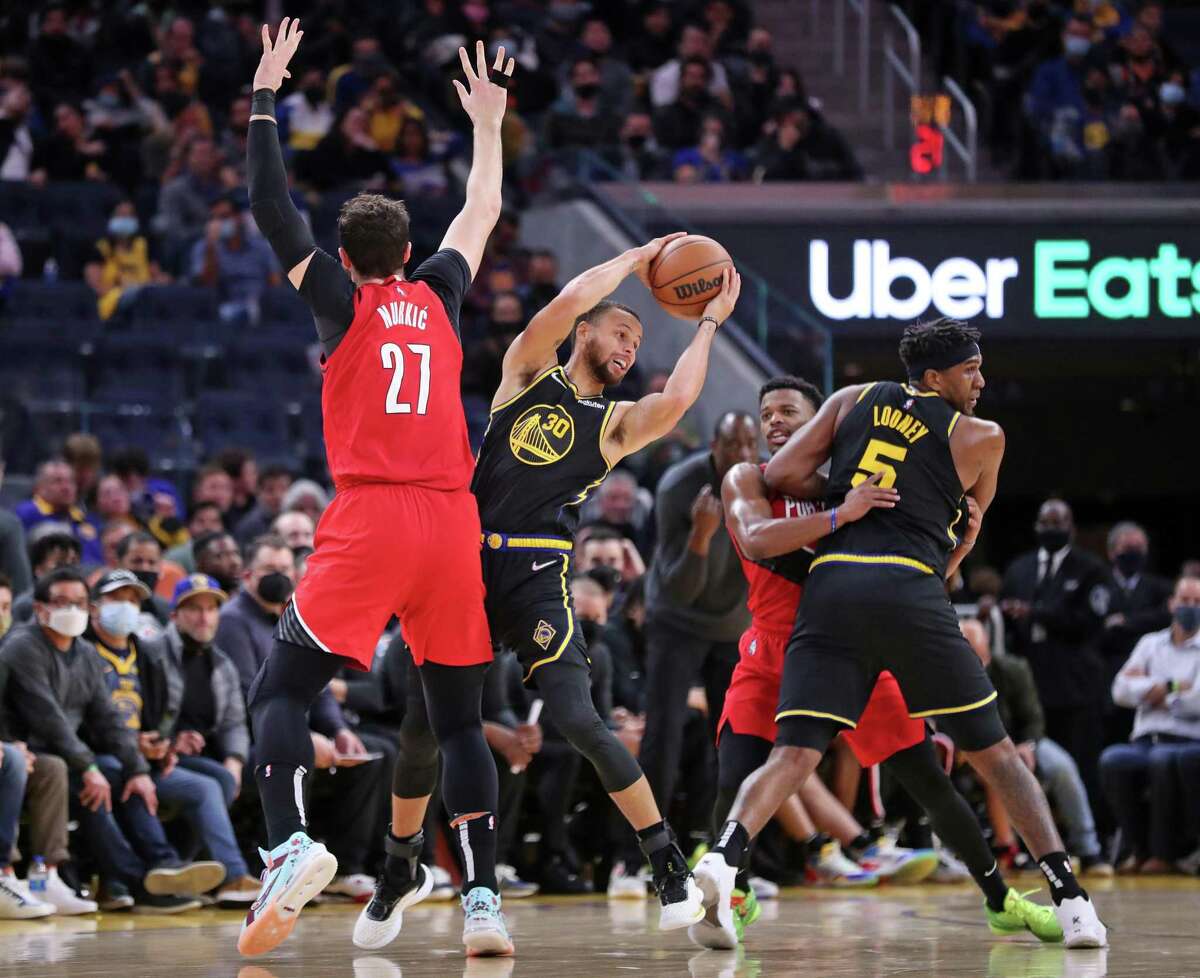Steph Curry nears 3-point record, Warriors notch sluggish win over Portland