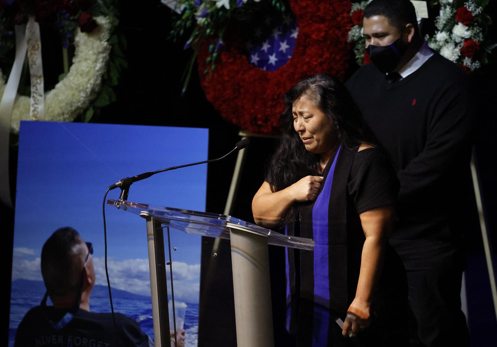 Hundreds gather to remember security guard killed protecting TV news ...