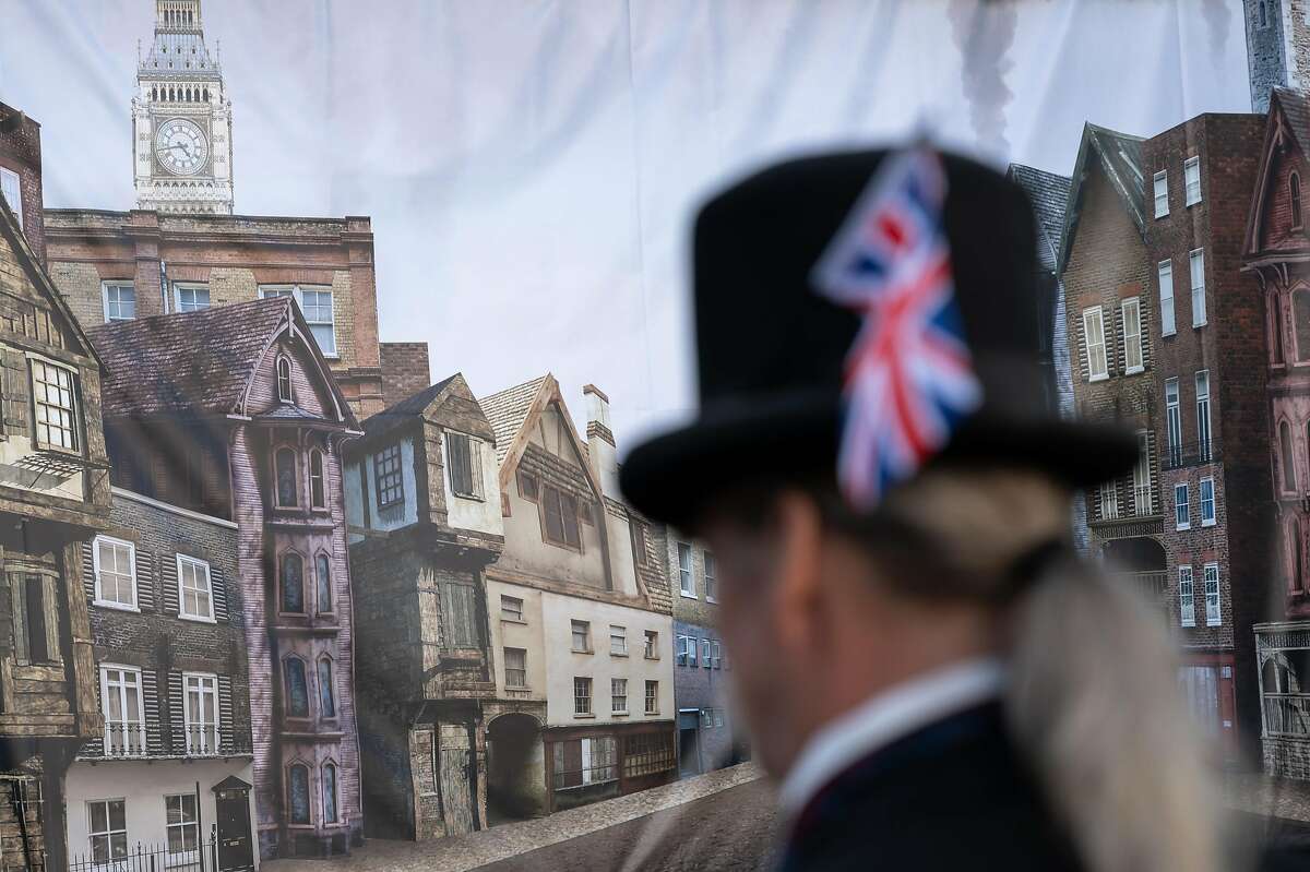 Listen: A tale of two Dickens Fairs