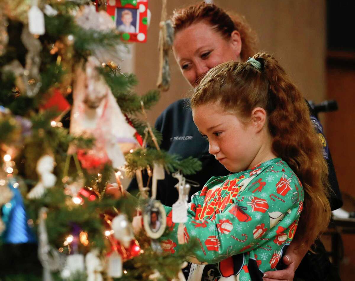‘Angels all around us’: Montgomery County Courthouse Christmas tree ...