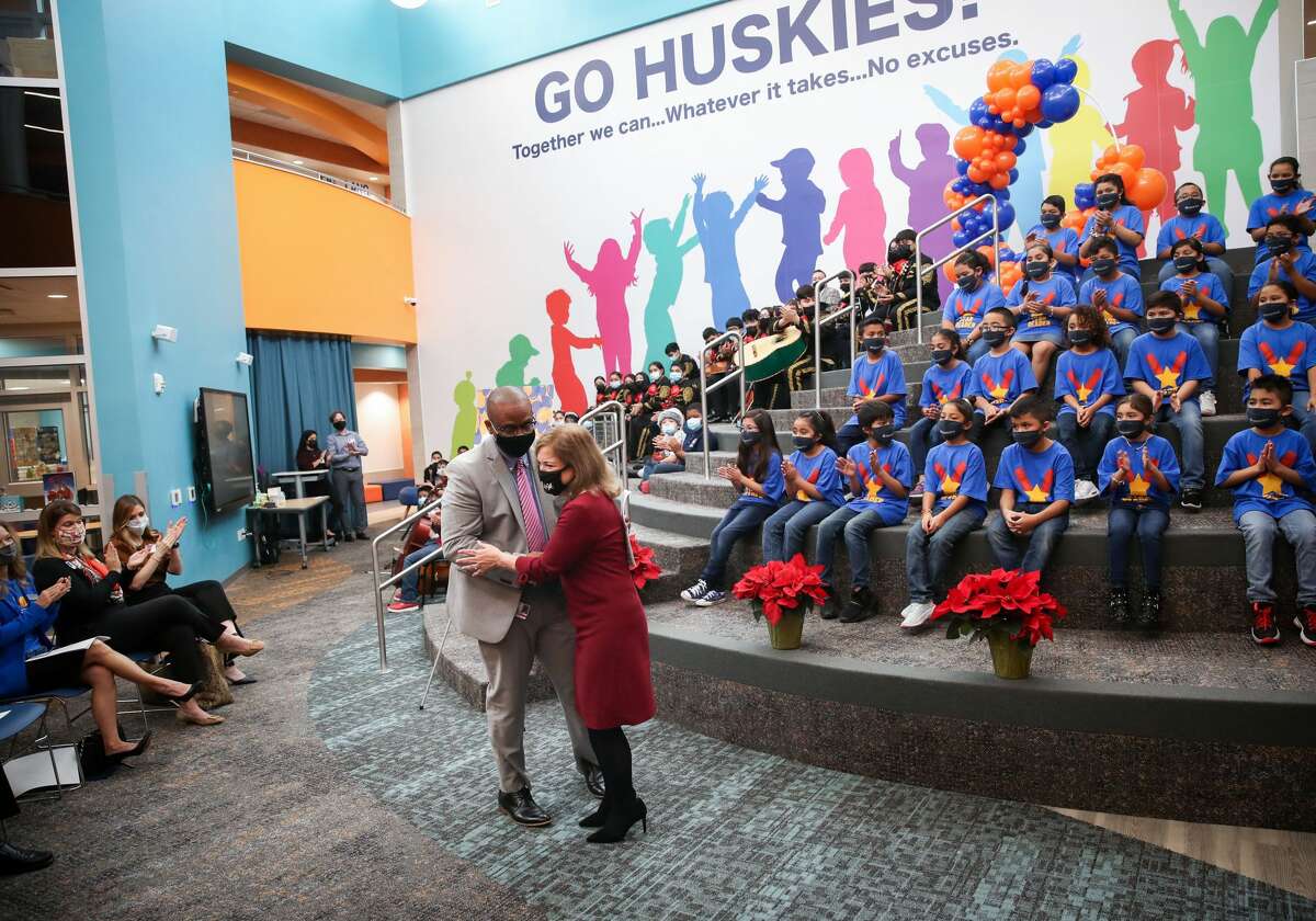 Barbara Bush Literacy Foundation donates home libraries to 620 Houston ...