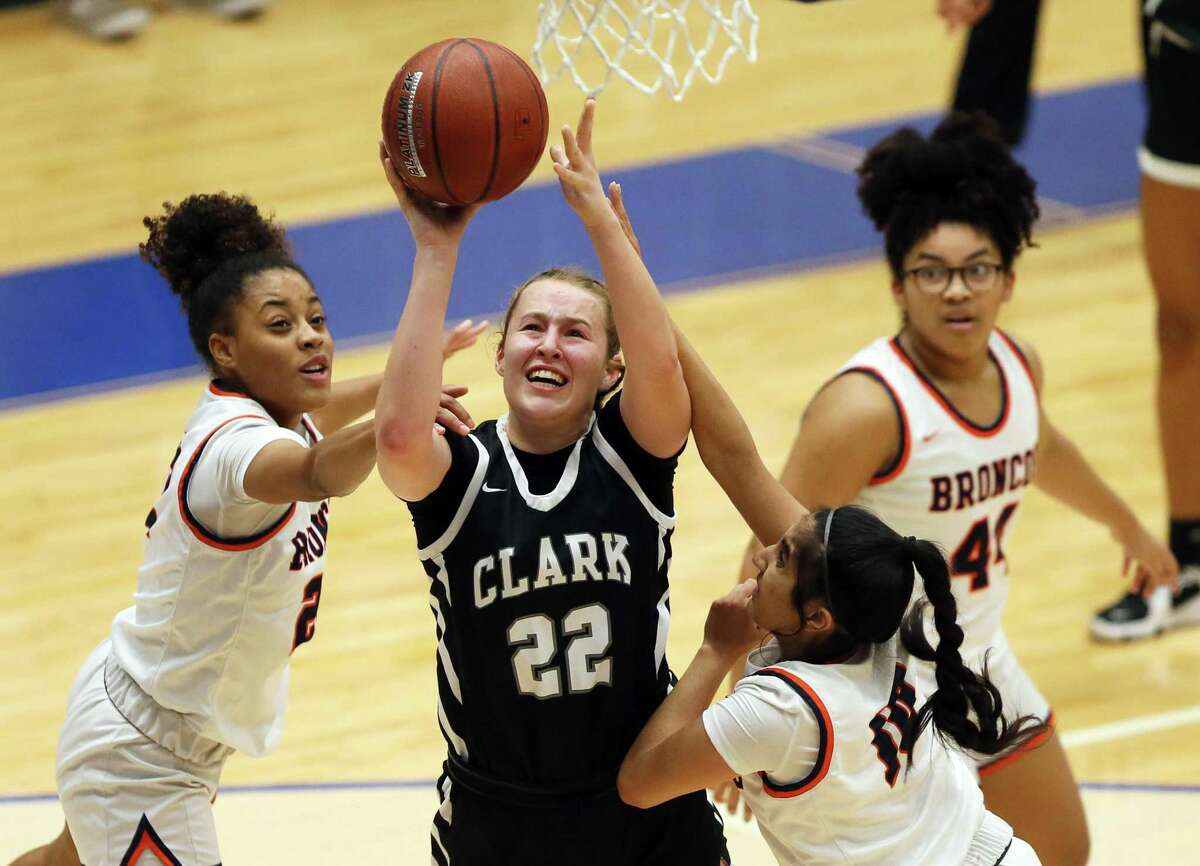 Arianna, Aaliyah Roberson lead Clark past Brandeis