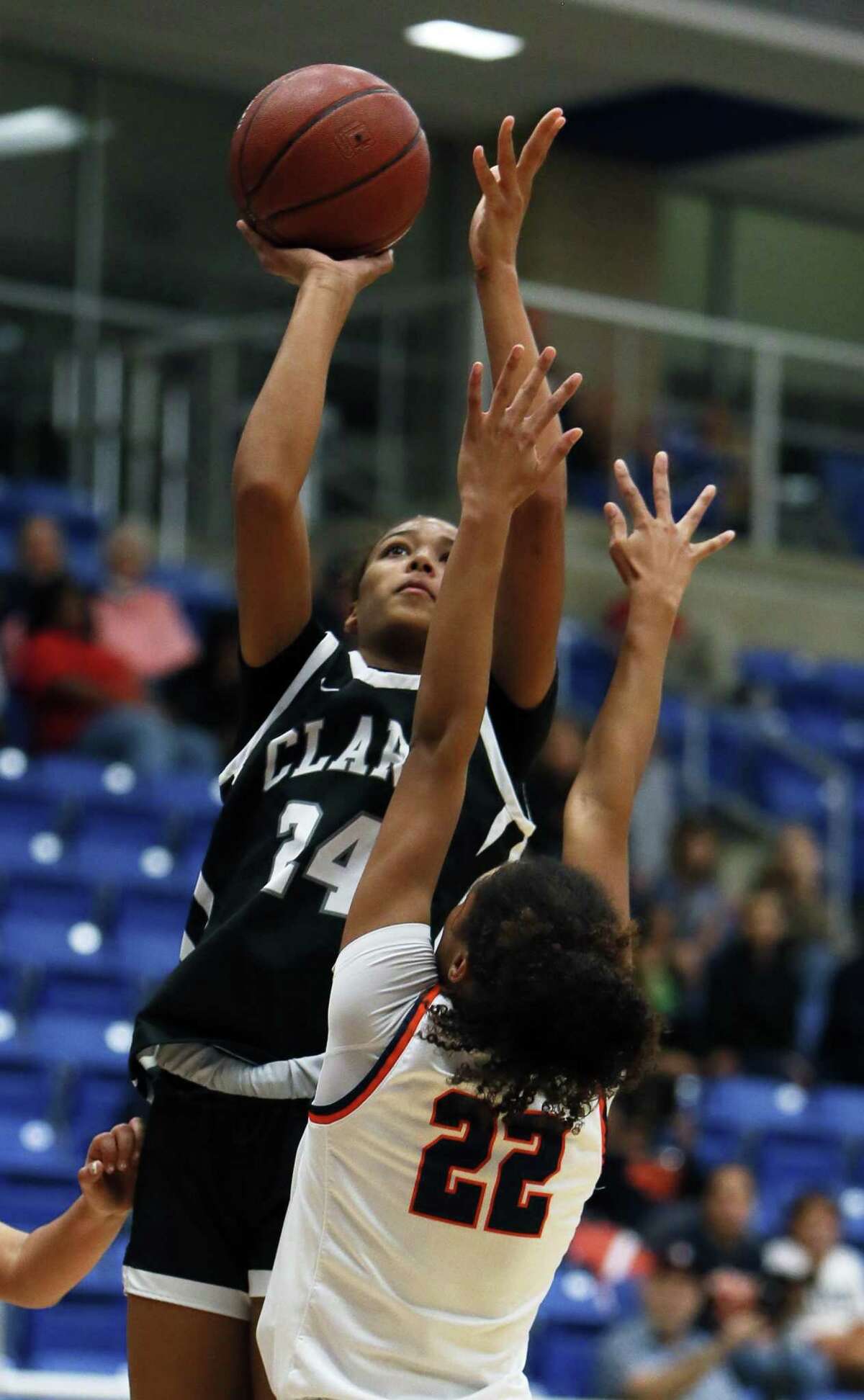 Arianna, Aaliyah Roberson lead Clark past Brandeis
