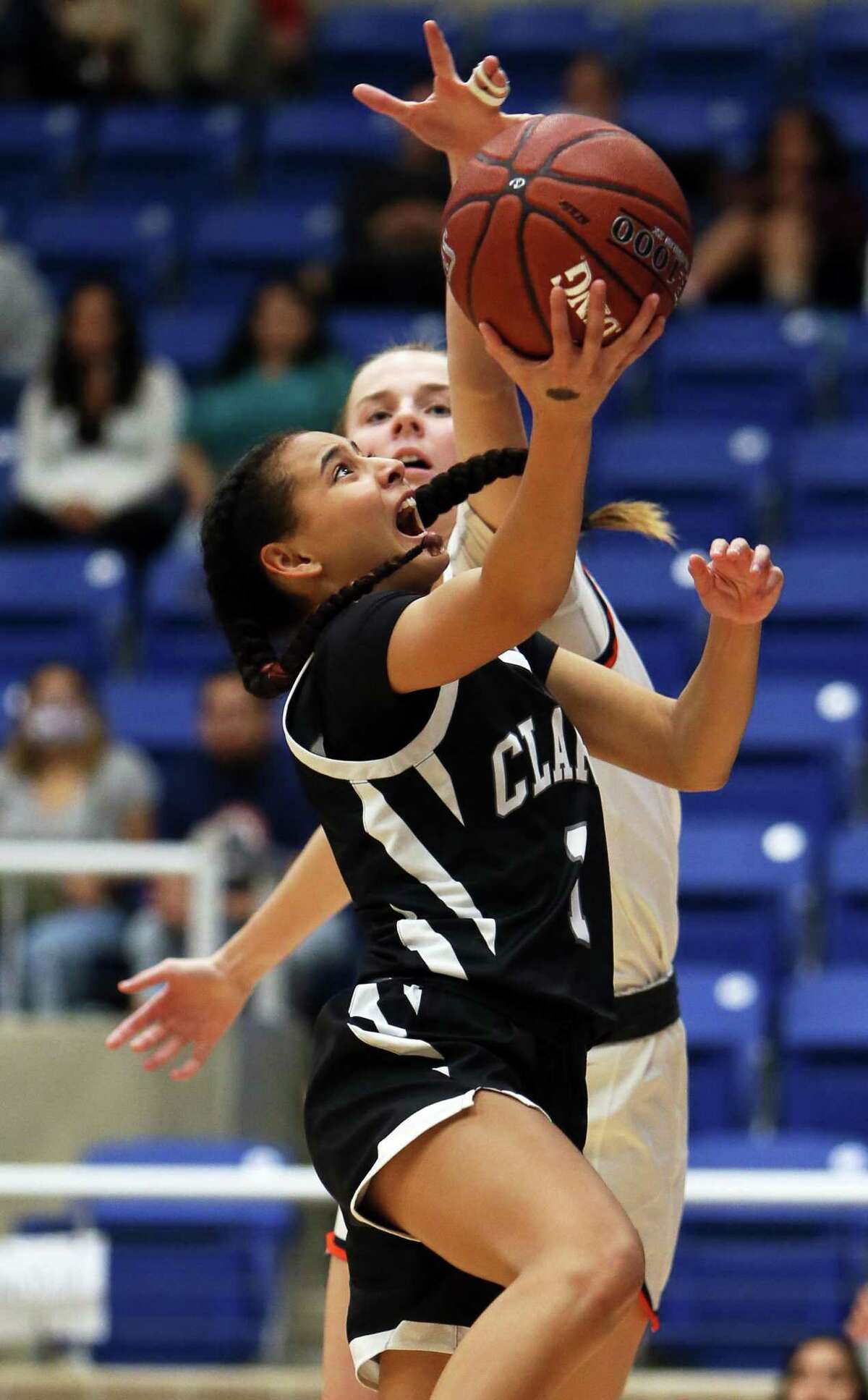 Arianna, Aaliyah Roberson lead Clark past Brandeis