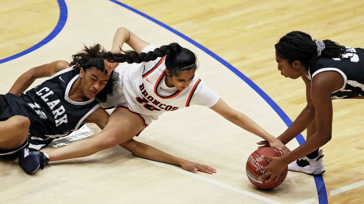Arianna, Aaliyah Roberson lead Clark past Brandeis