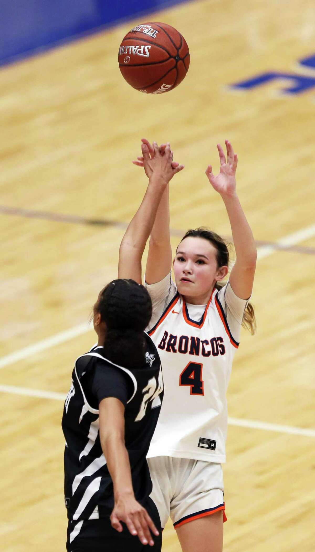 Arianna, Aaliyah Roberson lead Clark past Brandeis