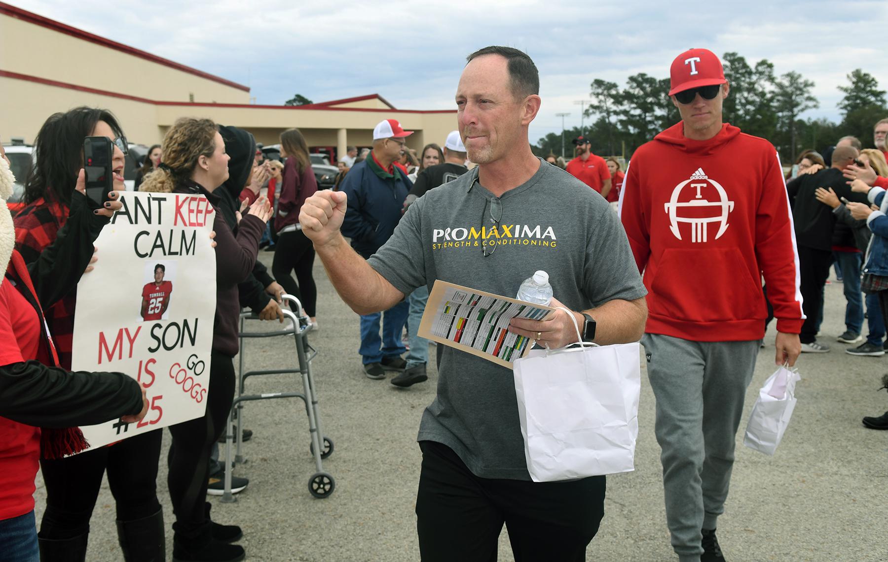 Tomball football team gets spirited send-off to state semis
