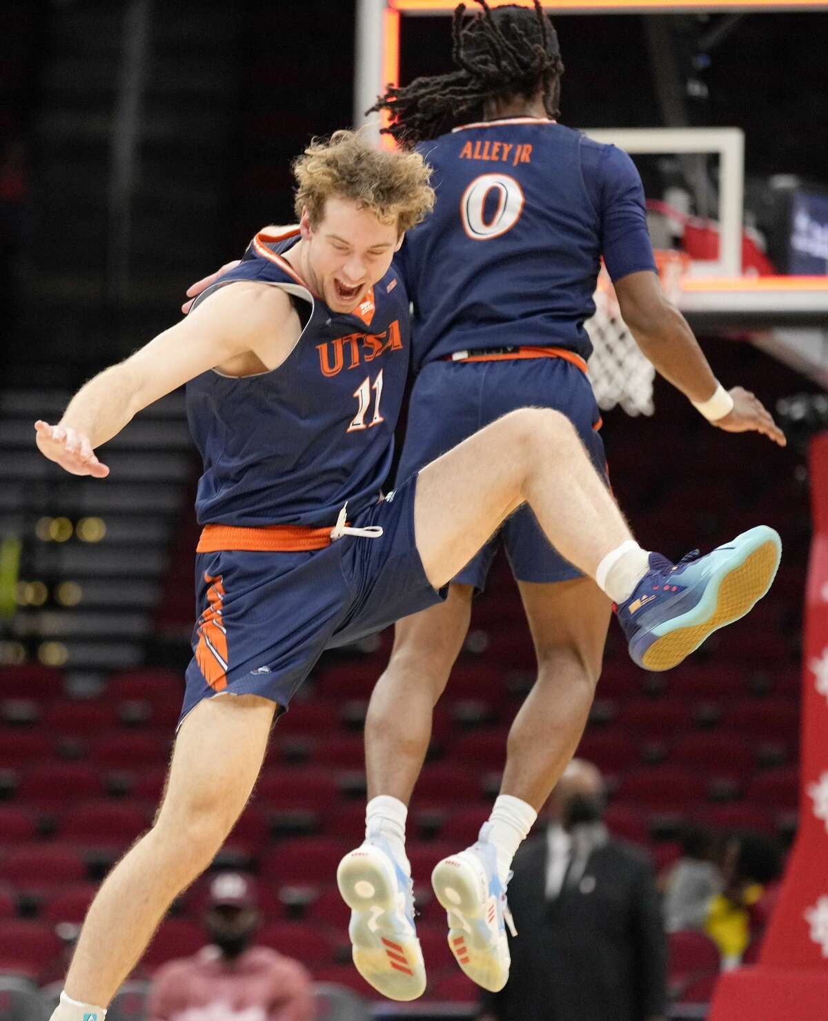 Cedrick Alley Jr. leads UTSA past Sam Houston in Toyota Center