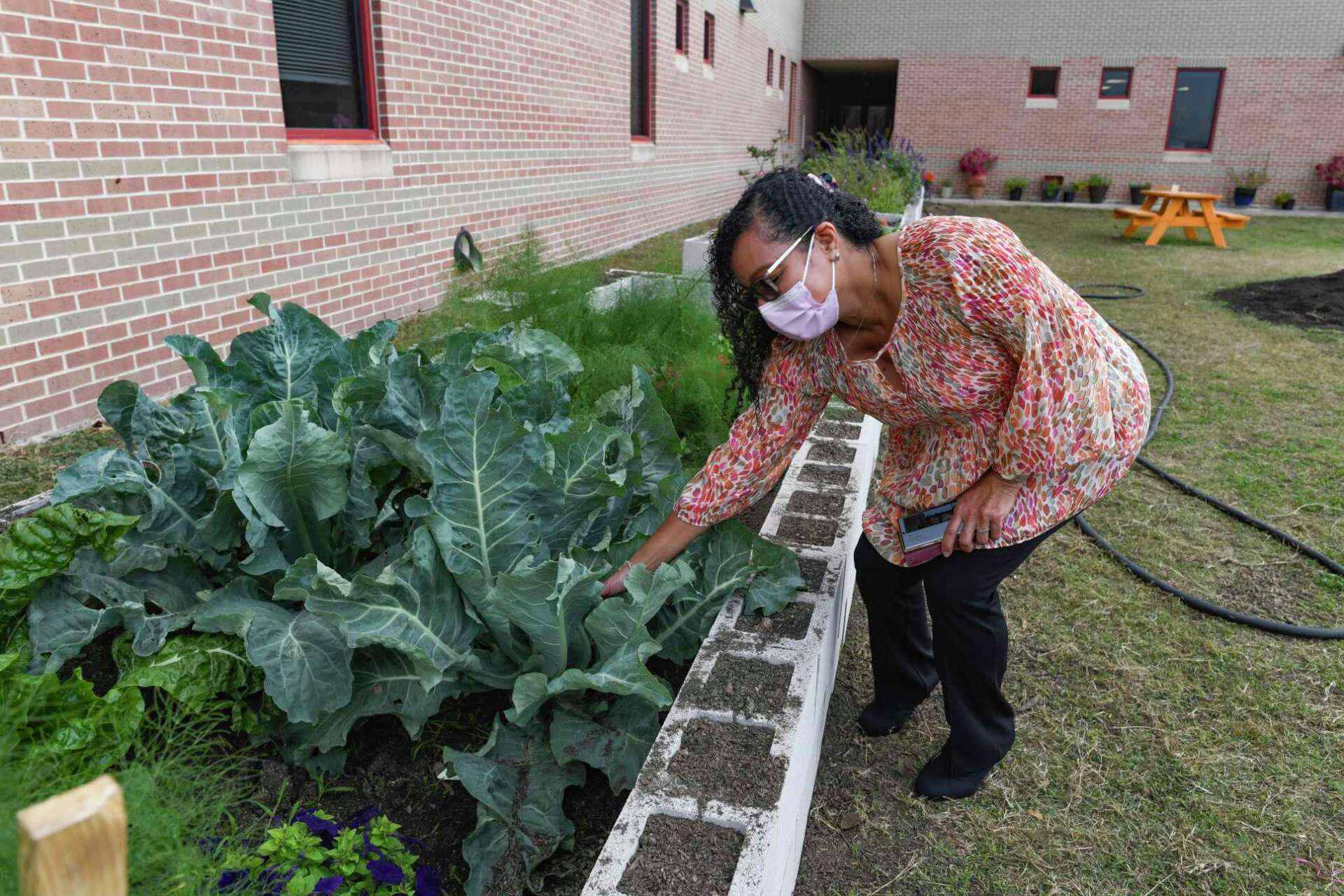 ‘She’s like an auntie’: Northeast Side crossing guard uses music to ...