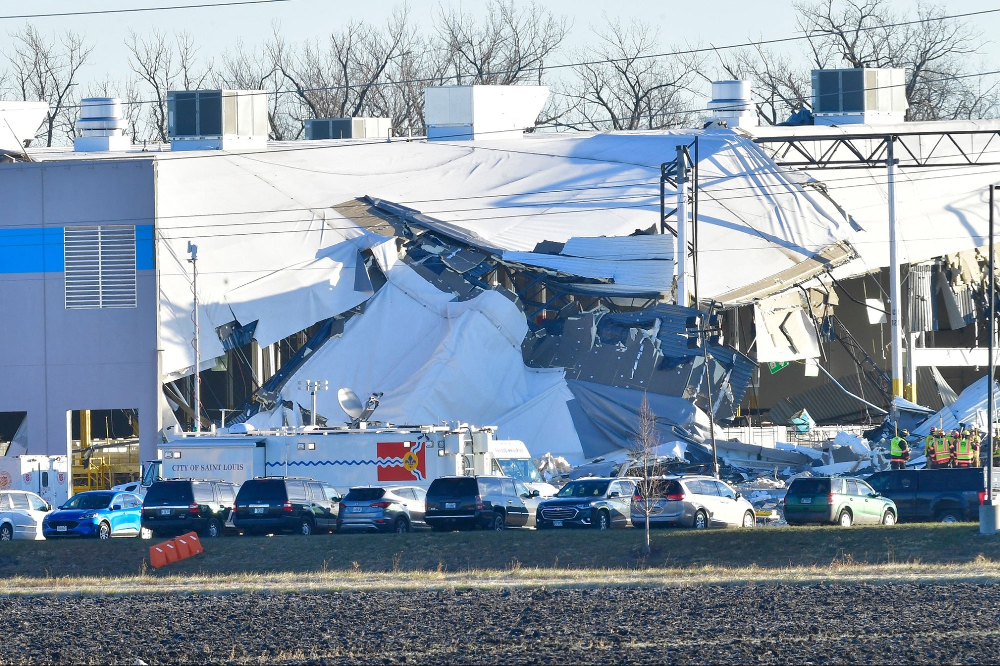 6 Deaths Confirmed After Tornado Hits Amazon Warehouse in Illinois