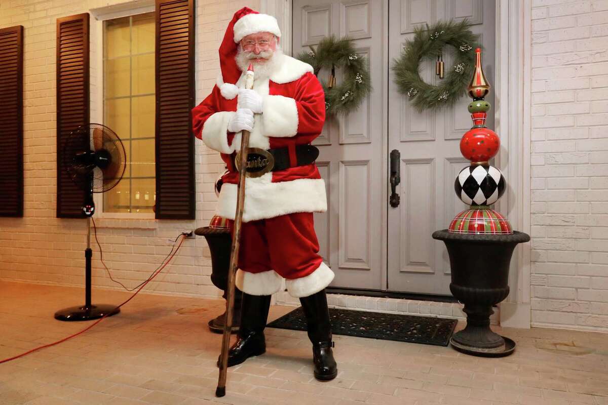 Santa shortage? COVID spurs high demand, swamped schedules for Houston ...