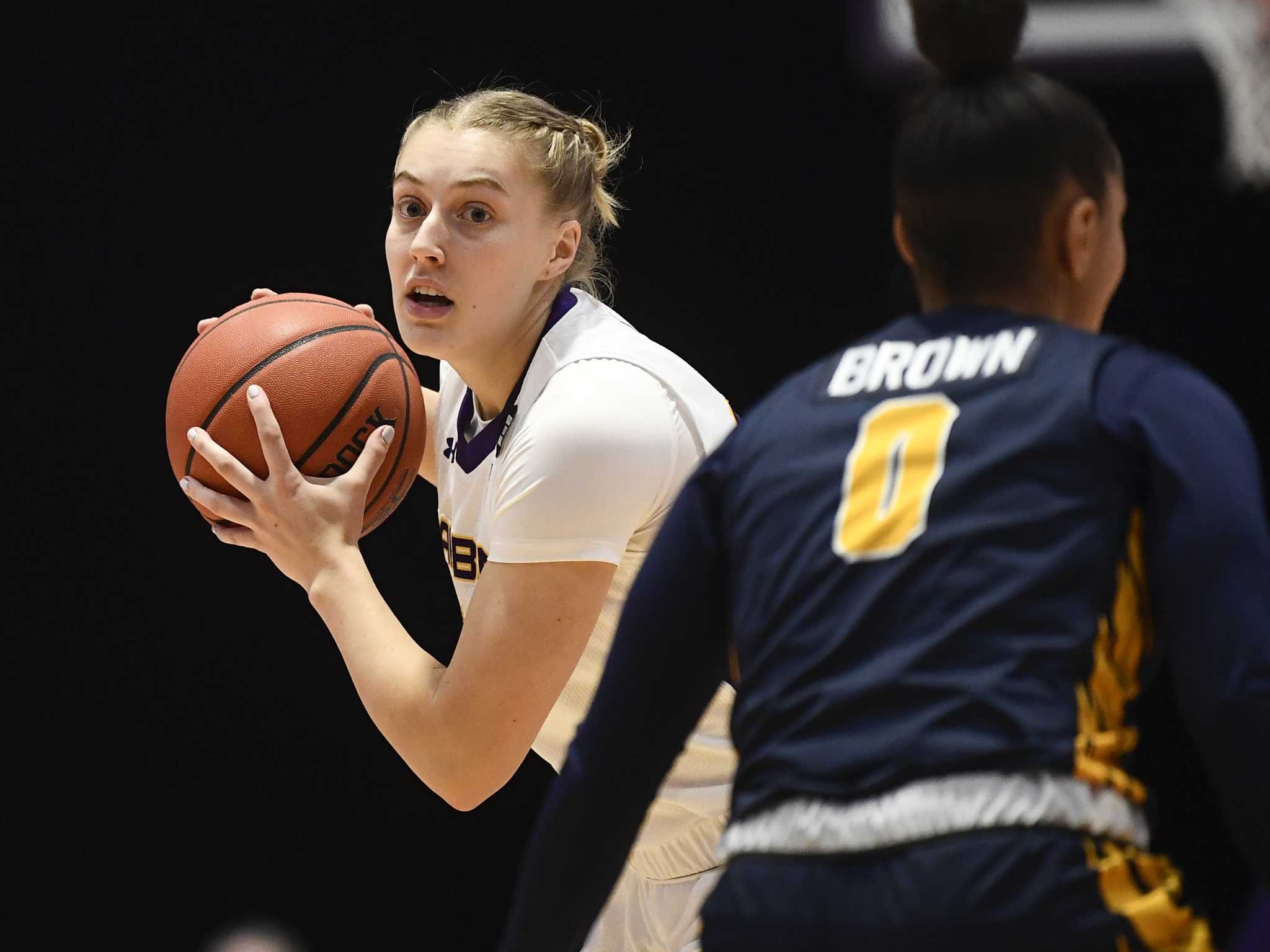 Hahne could return against UMass Lowell