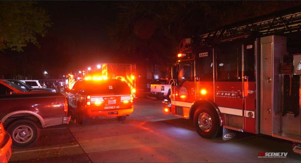 Discarded cigarette starts fire at Harris County apartment complex