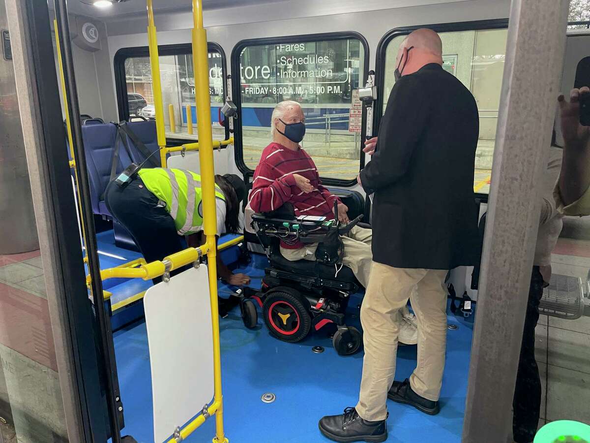 Little buses draw big praise from Metro official, who says they're vast ...