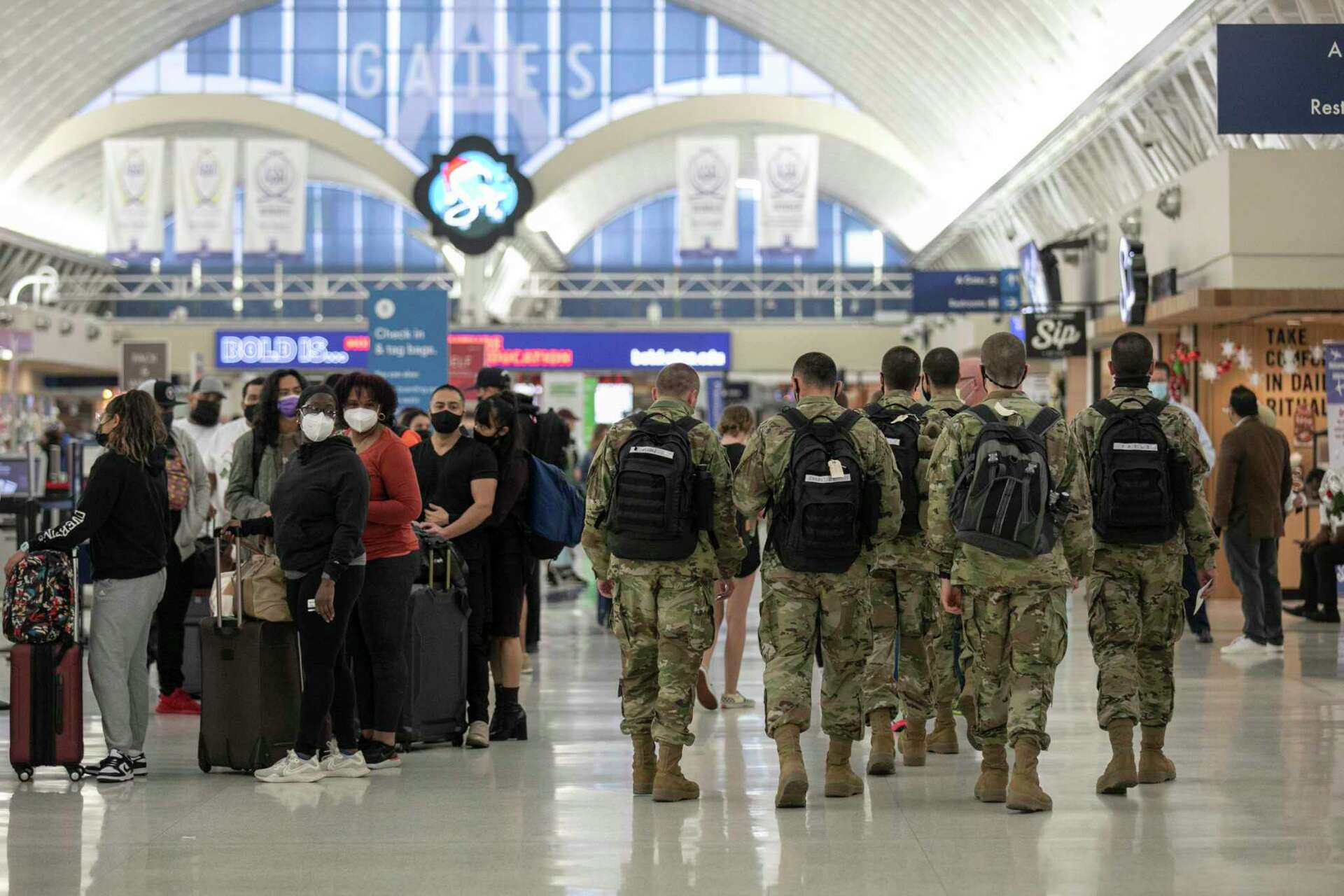 Fort Sam trainees head home in annual holiday Exodus