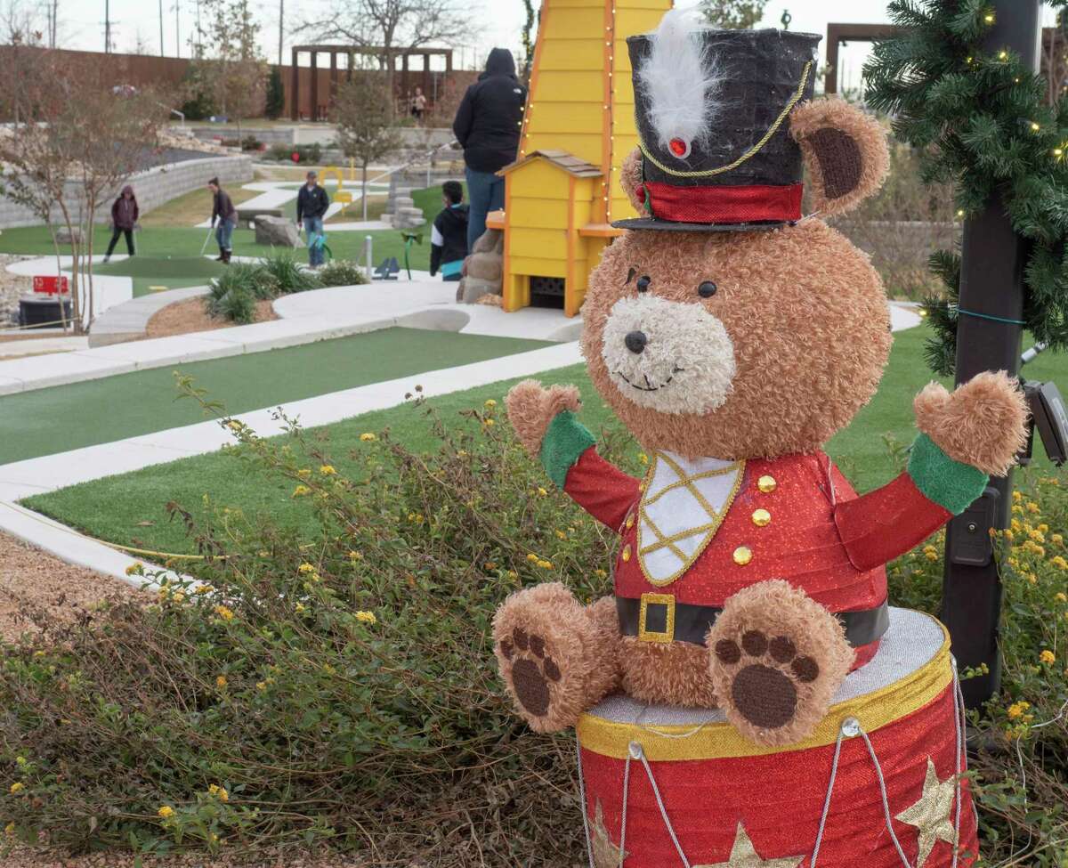 Midland Moments: Christmas on the Green at Green Acres