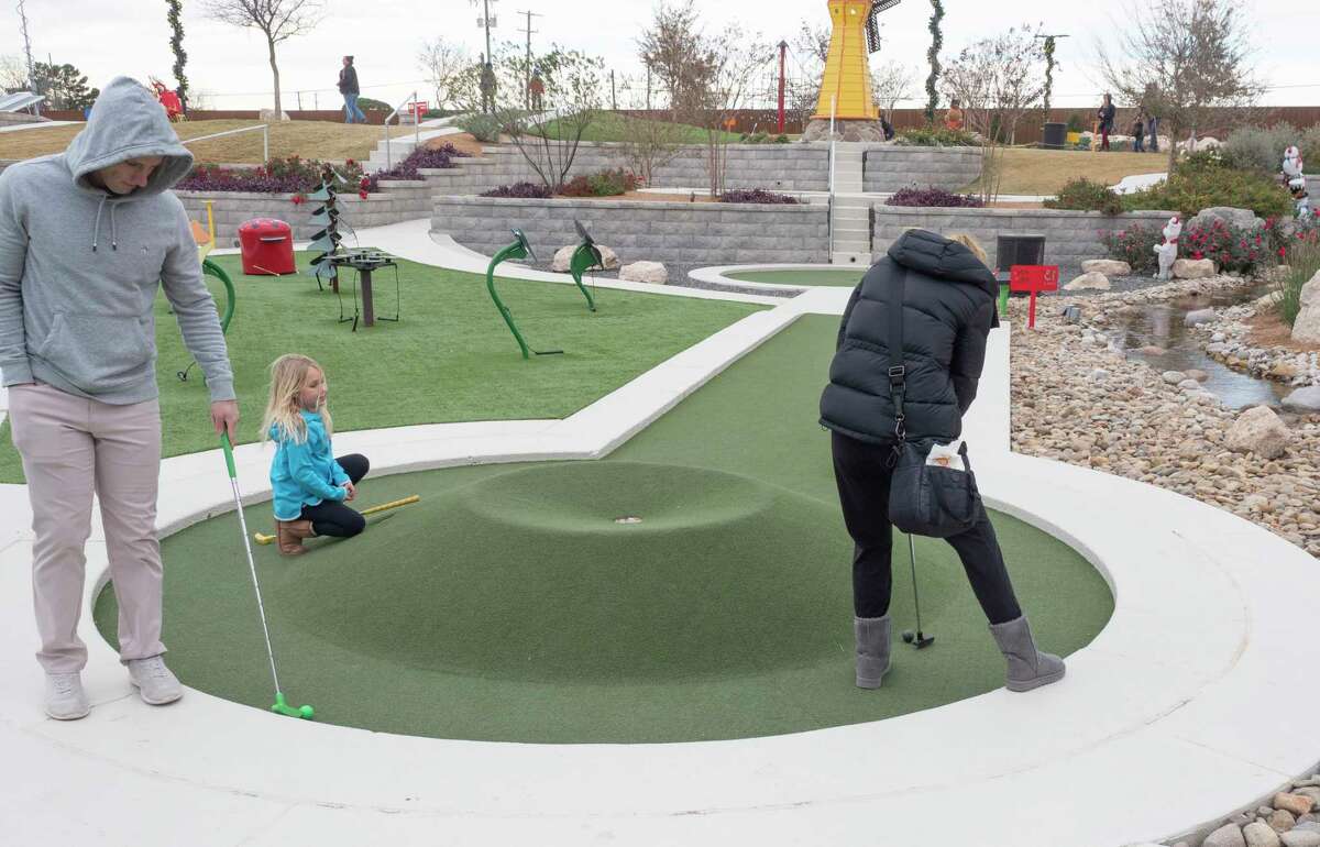 Midland Moments: Christmas on the Green at Green Acres