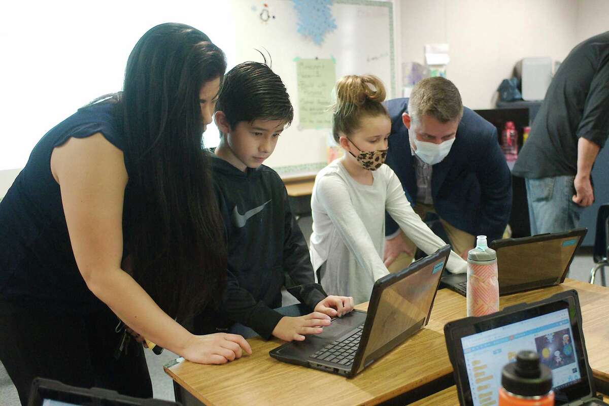 Pilot Clear Creek immersive technology program impresses kids, officials