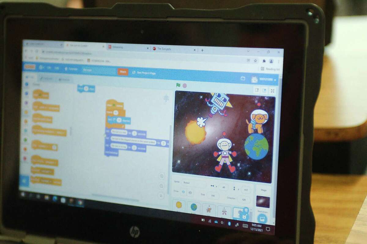 Pilot Clear Creek immersive technology program impresses kids, officials