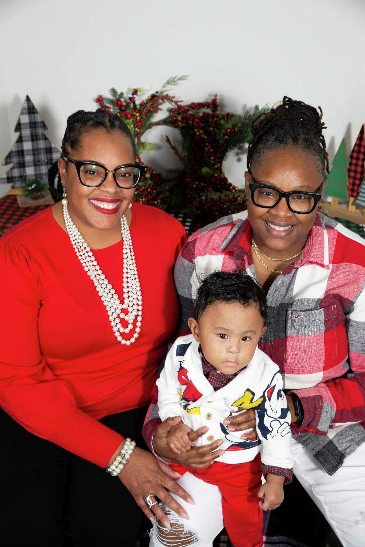 Born at only 23 weeks, these two NICU babies are home for the holidays