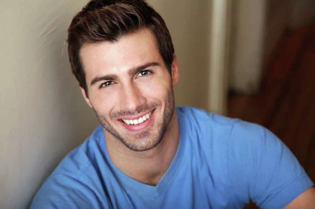 New Haven native Justin Clynes in 'A Chorus Line' tour