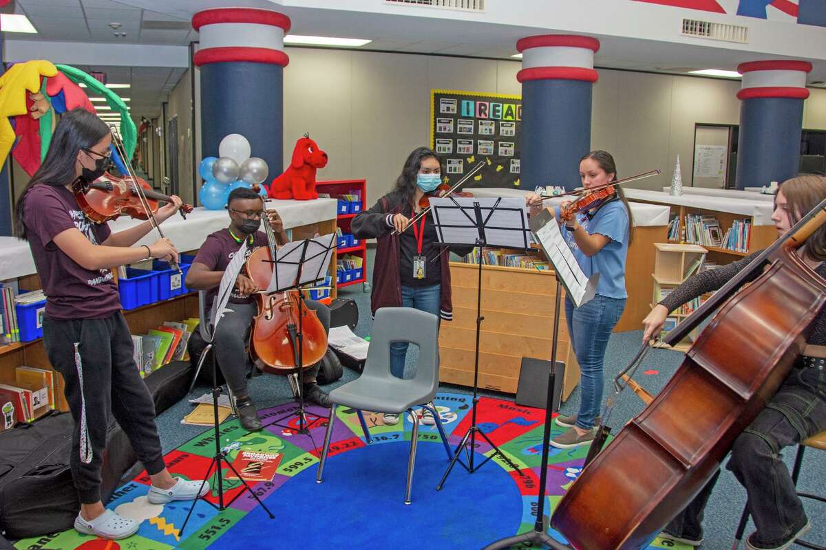 Cy-Fair school notebook: CFISD student-athletes give back for holidays