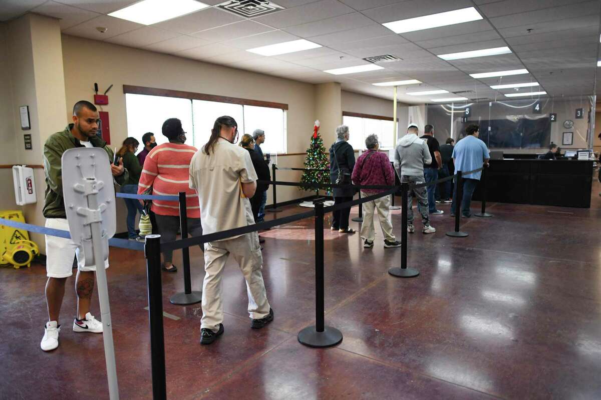 Wait times at Texas driver's license offices still average over an hour ...