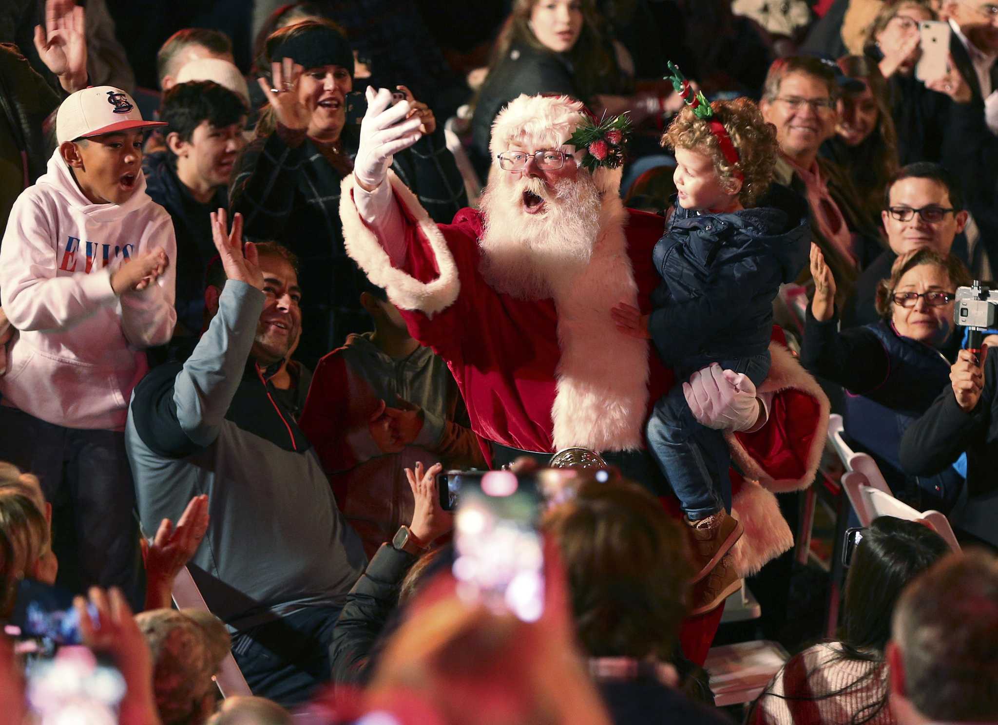 Holiday River Parade kicks off San Antonio holiday season