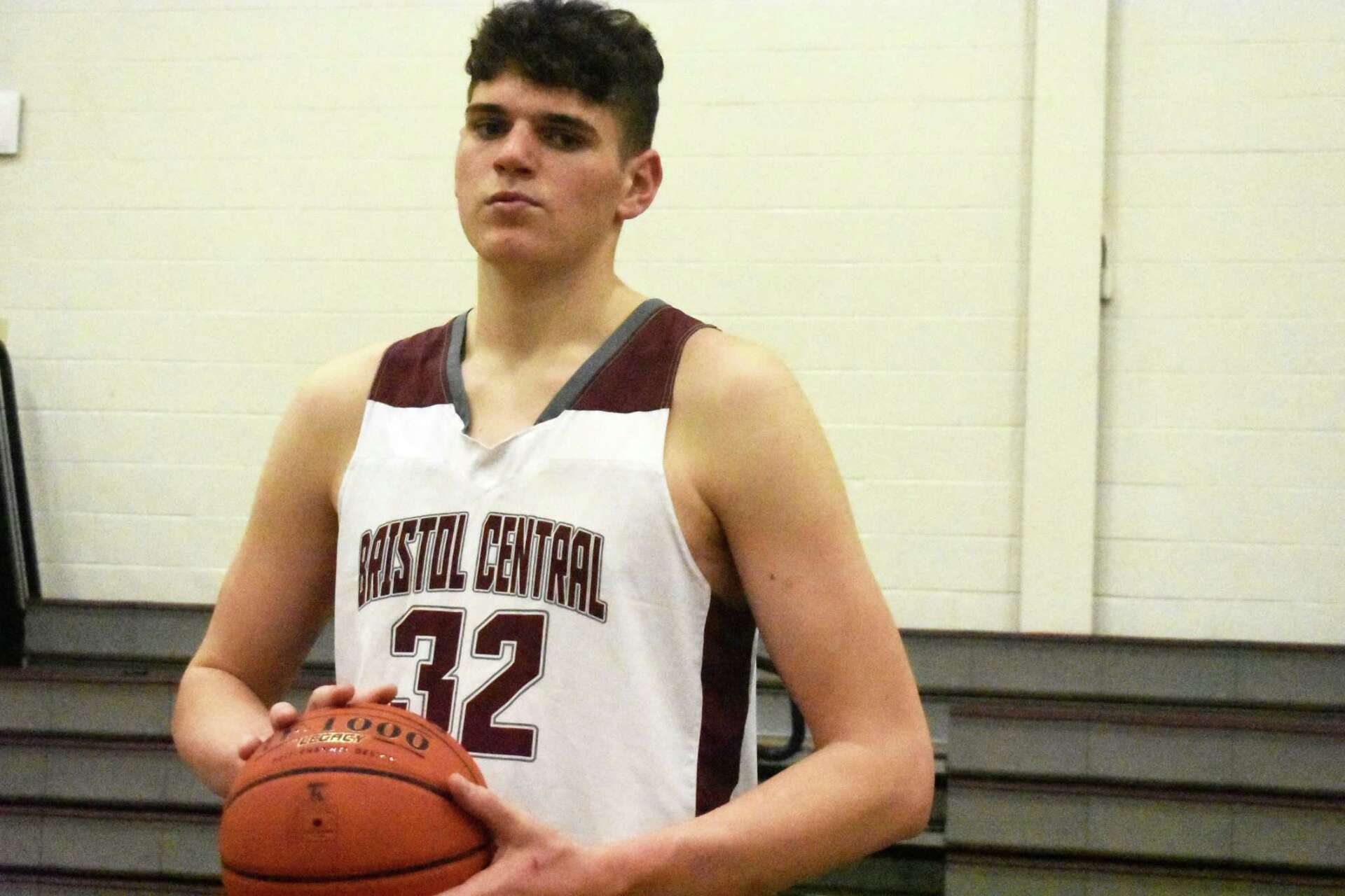 Recalling Donovan Clingan's 10 best high school boys basketball games.