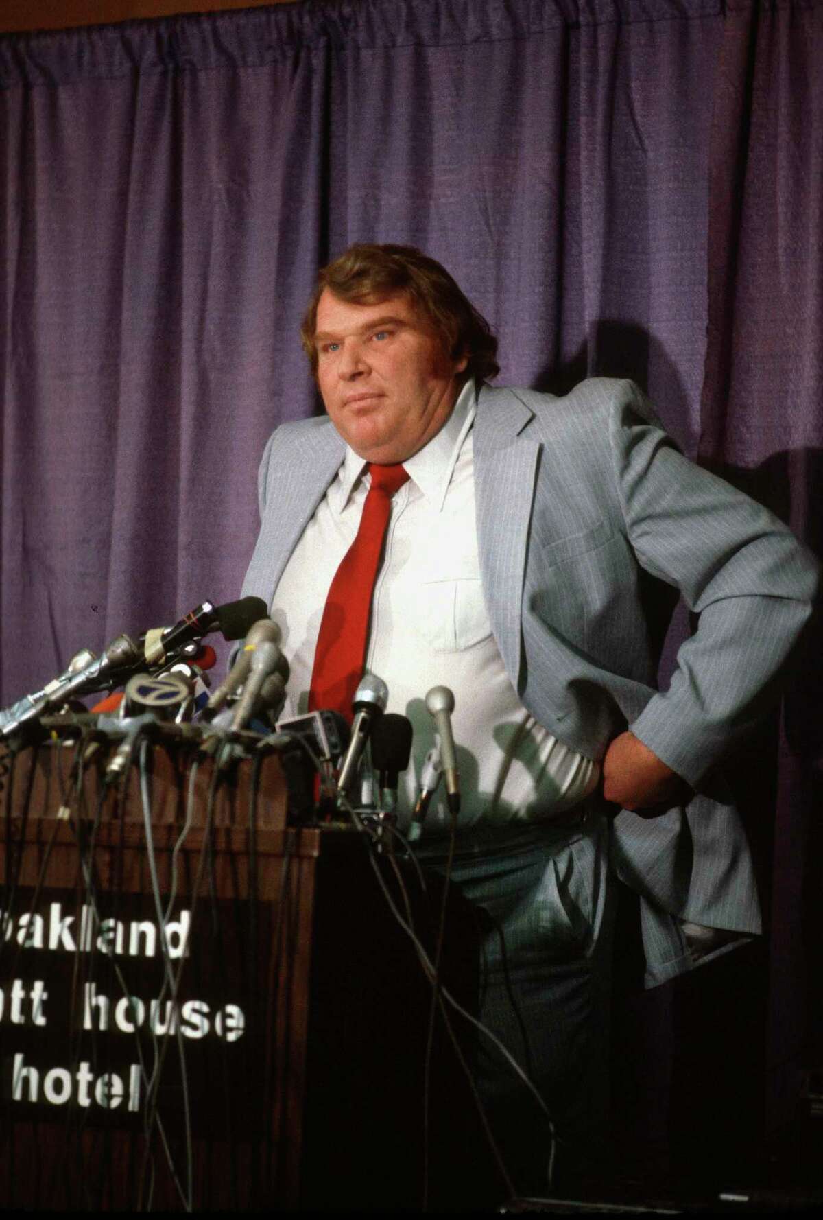 Ex-Raiders coach John Madden, NFL Hall of Famer and broadcasting legend ...