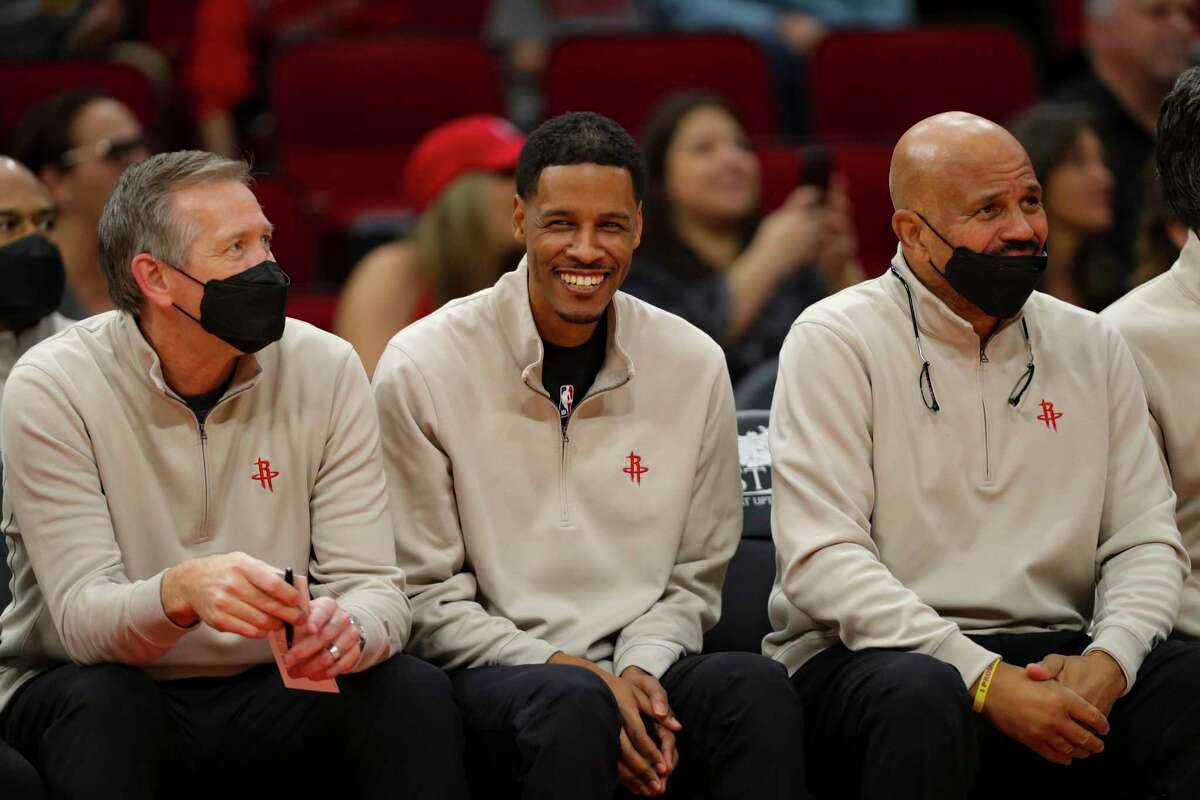 Rockets' coaches keep social distancing — even from each other