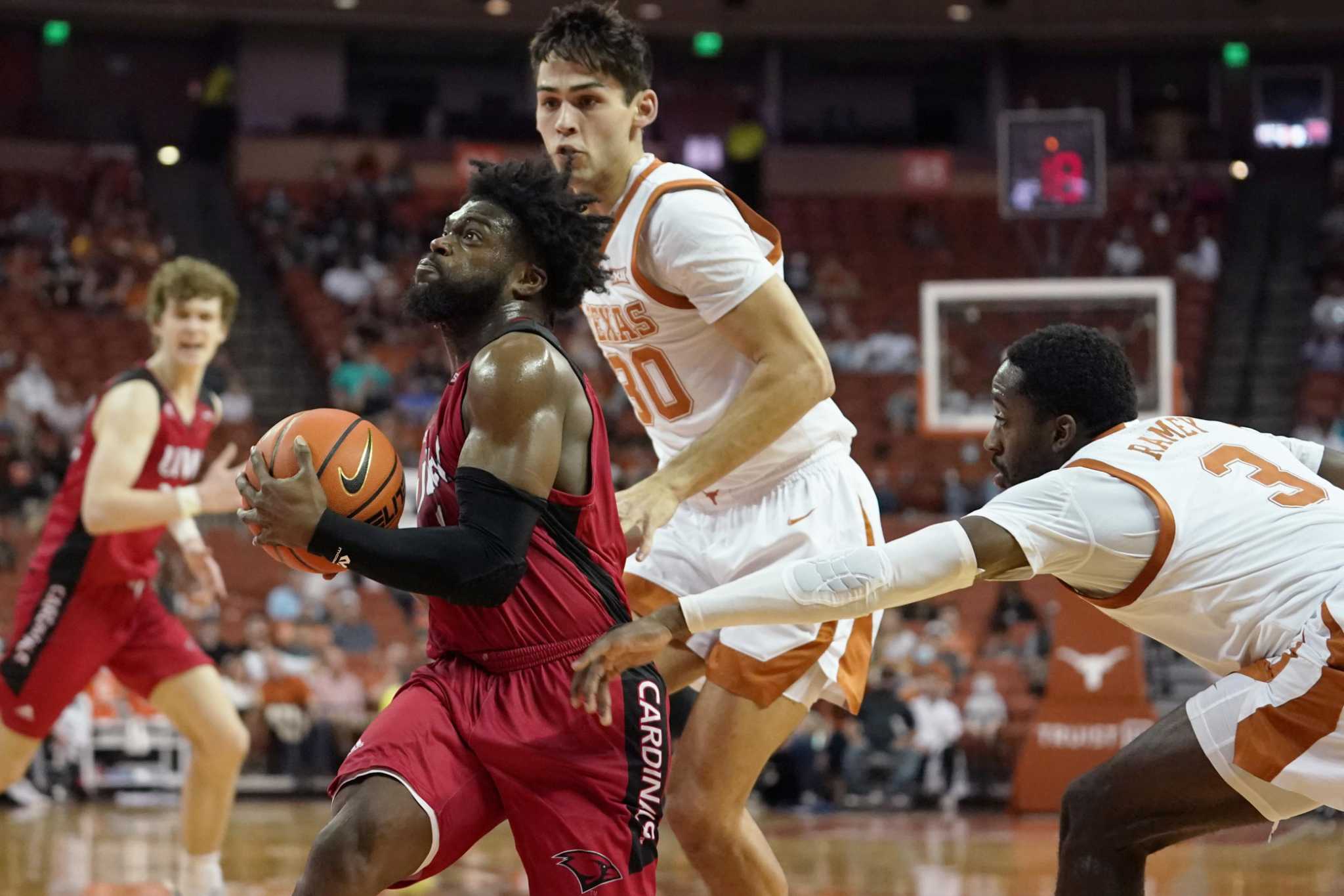 Courtney Ramey returns to rotation in Texas’ rout of Incarnate Word