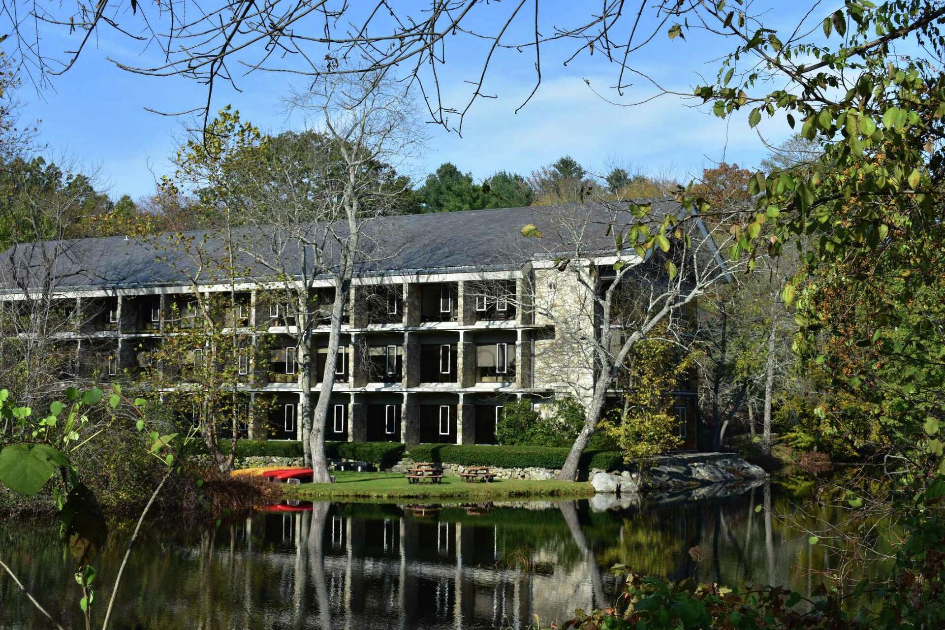 Hedge fund giant Bridgewater Associates looks to diversify recruiting ...