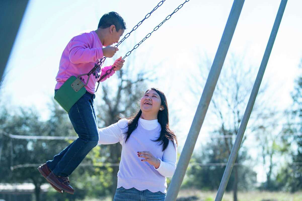 'A miracle in motion': After heart transplant, a mom and son (finally ...