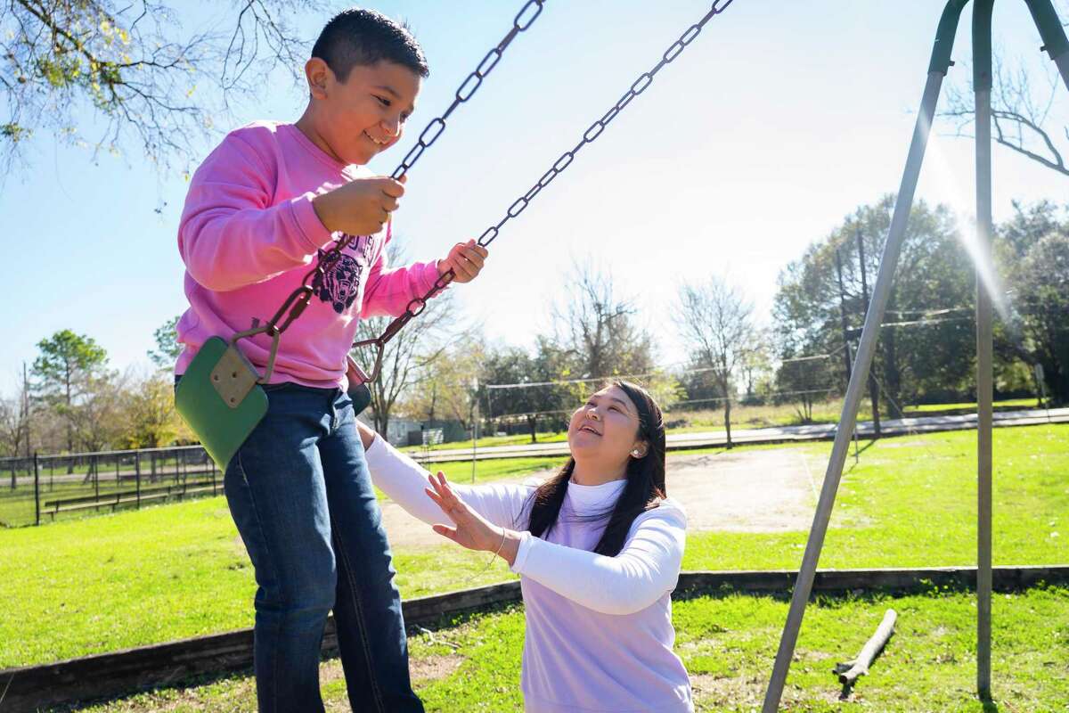 'A miracle in motion': After heart transplant, a mom and son (finally ...