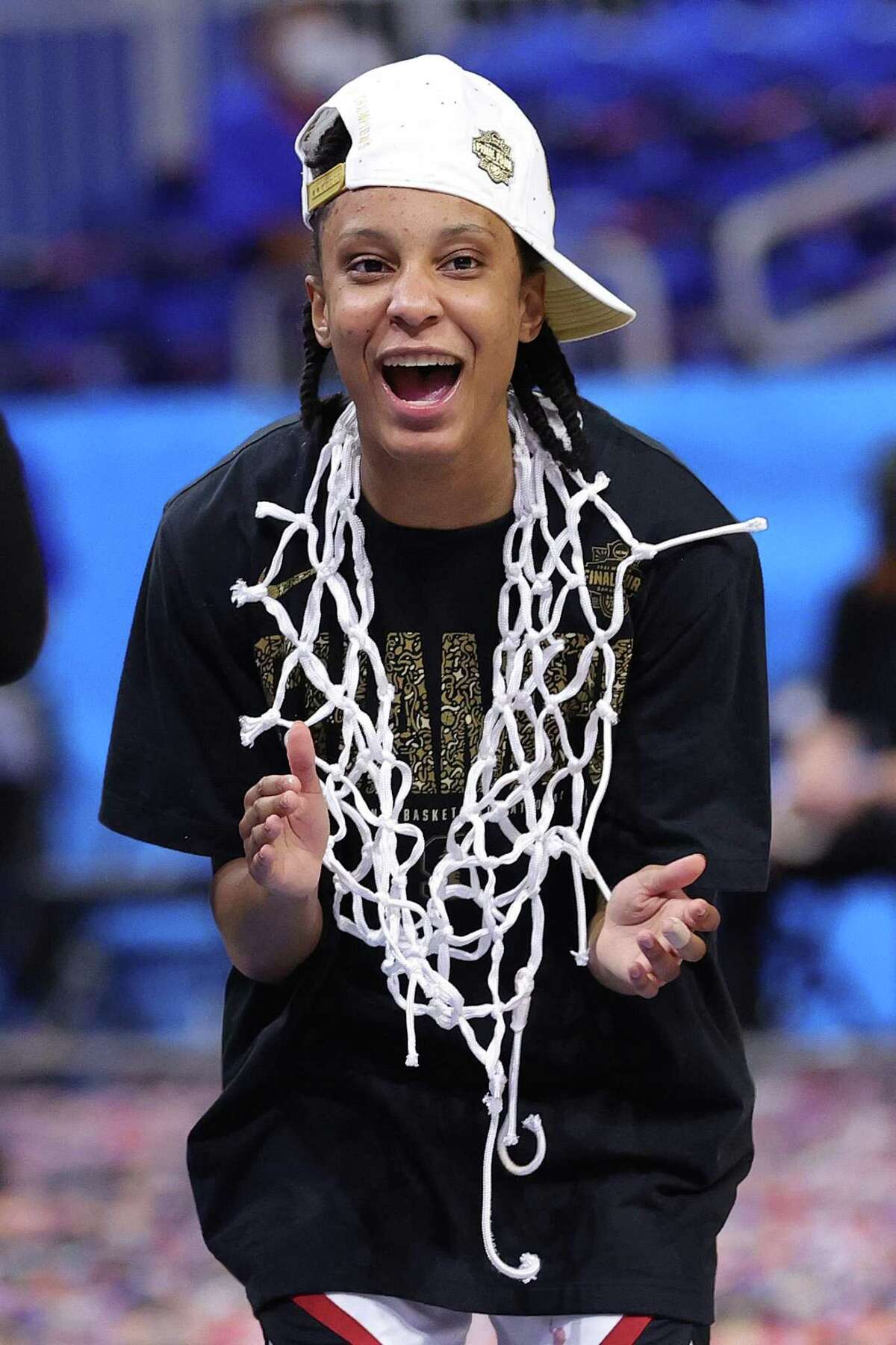 E-N Sportswoman of the Year: Kiana Williams feels right at home