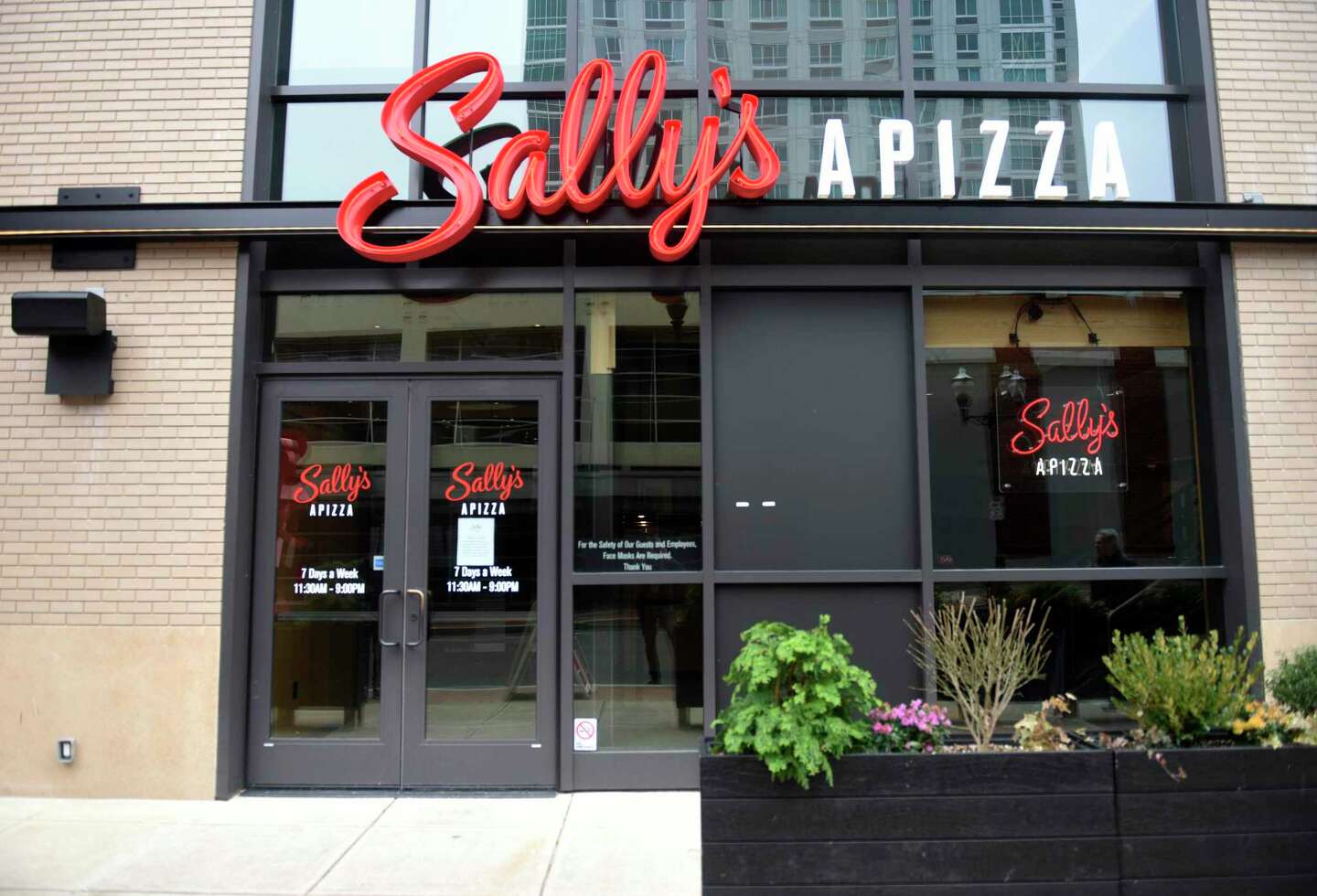 Sally’s Apizza launches nationwide shipping; price starts at $99