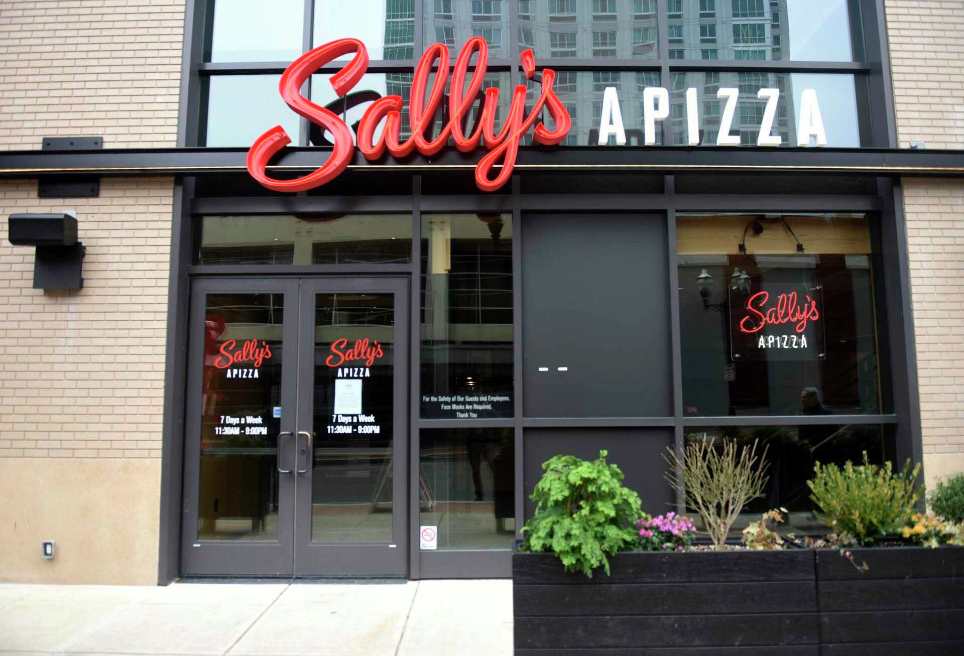 Sally’s Apizza launches nationwide shipping; price starts at $99