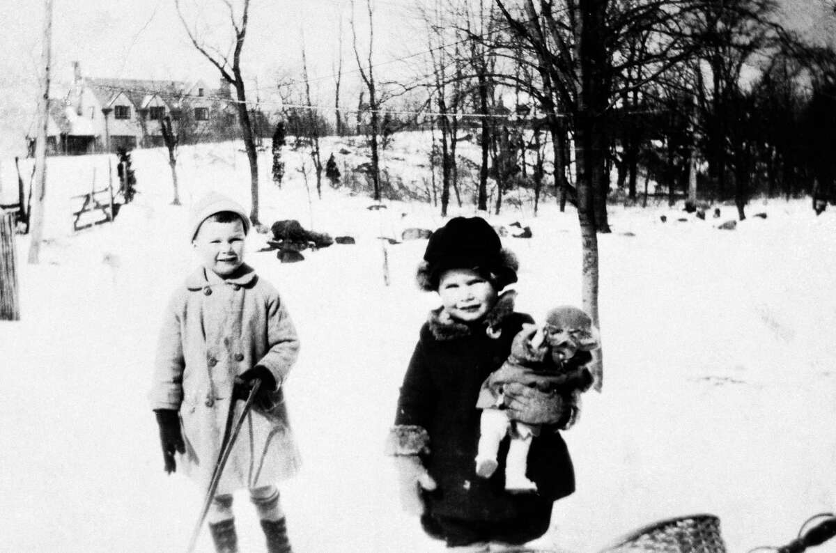 Greenwich says goodbye to two Bush siblings in ‘the end of an era,’ and ...